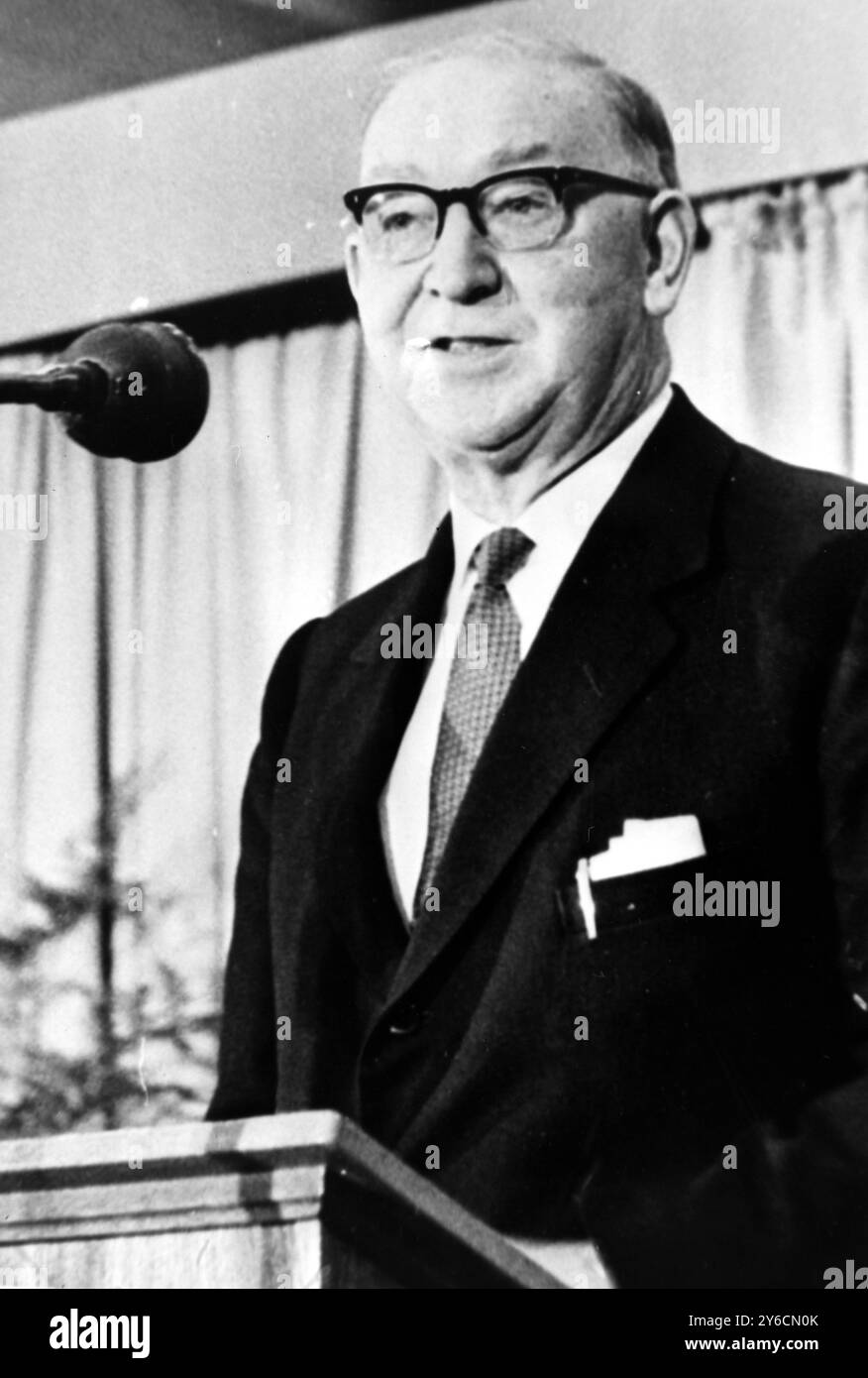 ATOMIC STATION SCOTTISH RESEARCH REACTOR, SIR JOHN COCKCROFT AT ...