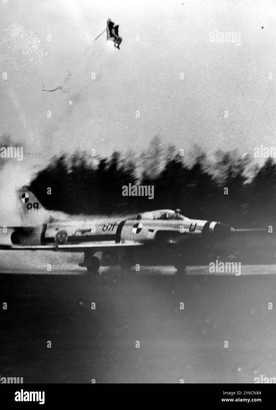 AVIATION PARACHUTE THROW PILOT CATAPULTED IN SWEDEN ; 12 NOVEMBER 1963 ...