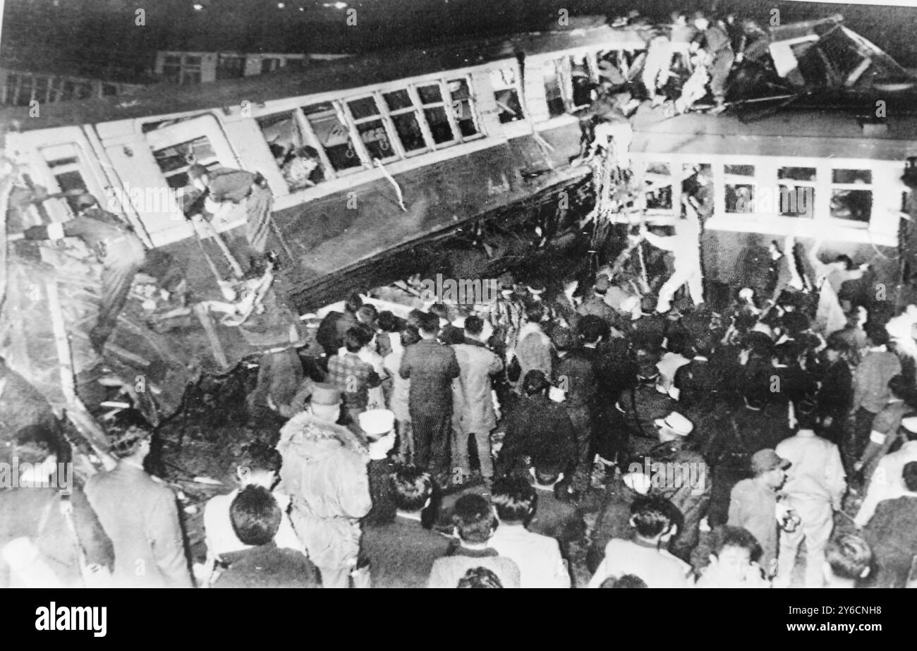 RAIL CRASHES COMMUTER TRAIN COLLIDED FREIGHT TRAIN IN YOKOHAMA, JAPAN ...