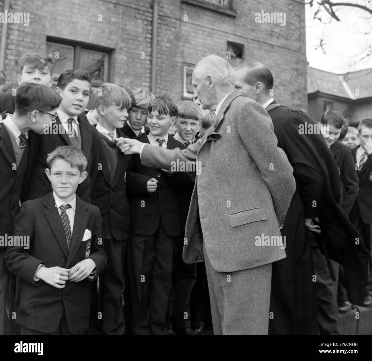 JOHN LAVENDER WITH LORD MONTGOMERY OF ALAMEIN IN HOLLYBUSH HILL SCHOOL ...
