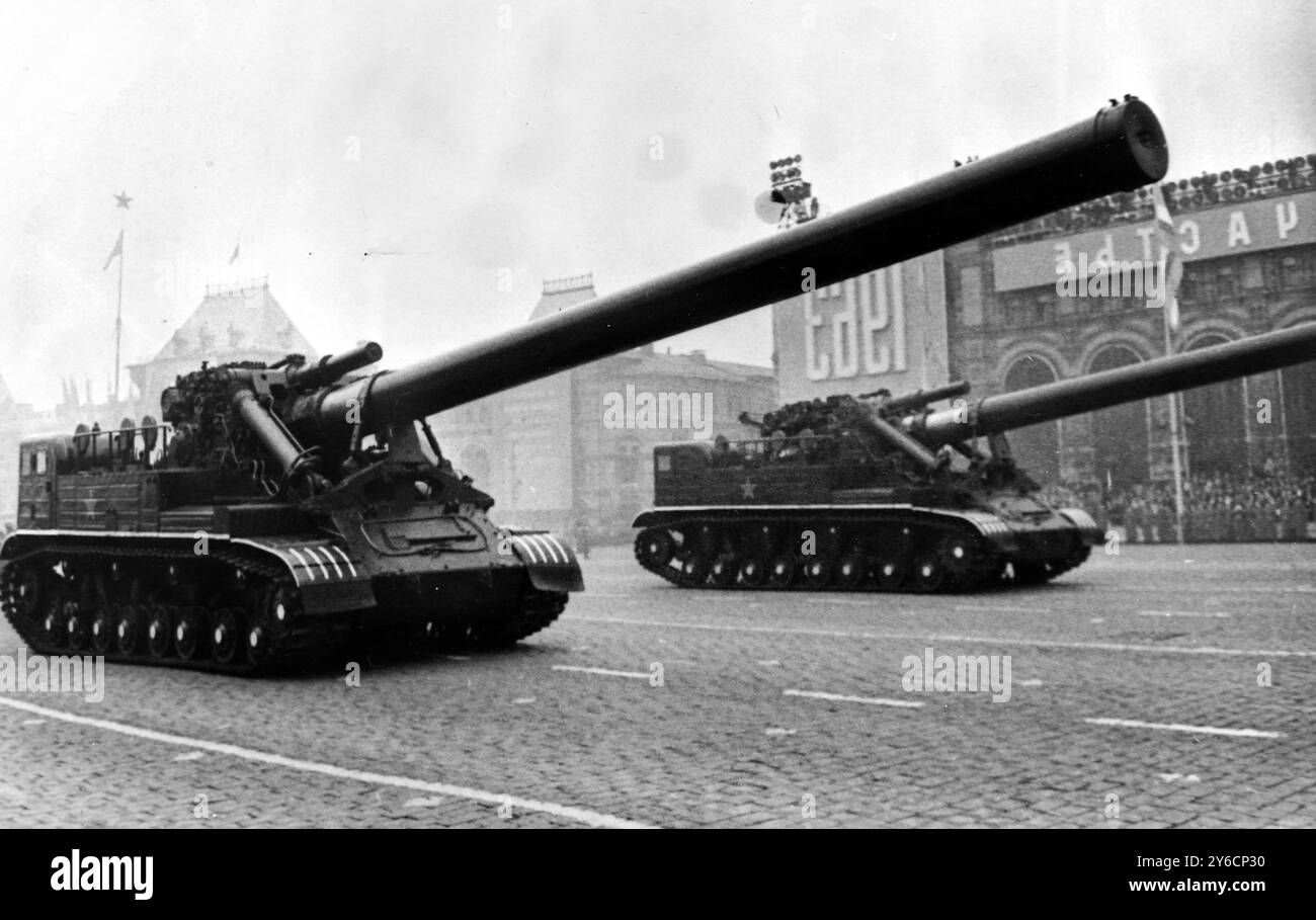 November 7 parade in red square hi-res stock photography and images - Alamy