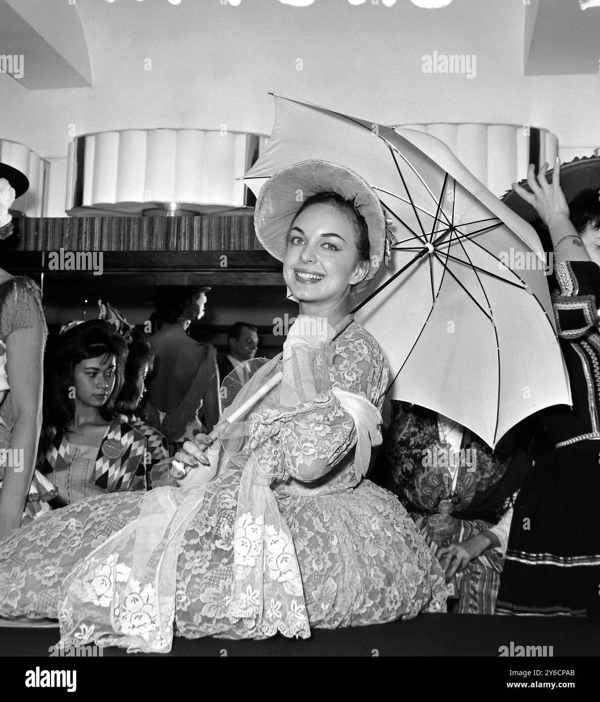 BEAUTY LOUISE CROUS MISS SOUTH AFRICA AT BEAUTY CONTEST MISS WORLD IN ...