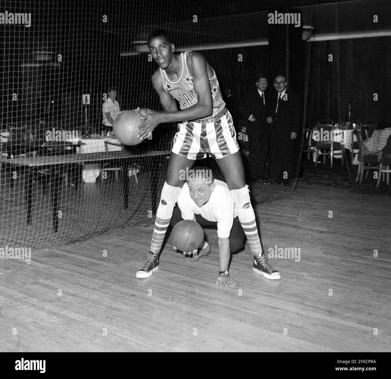 COMEDIAN SYDNEY JAMES WITH GLOBETROTTER BILL GARNER IN LONDON ; 4 ...