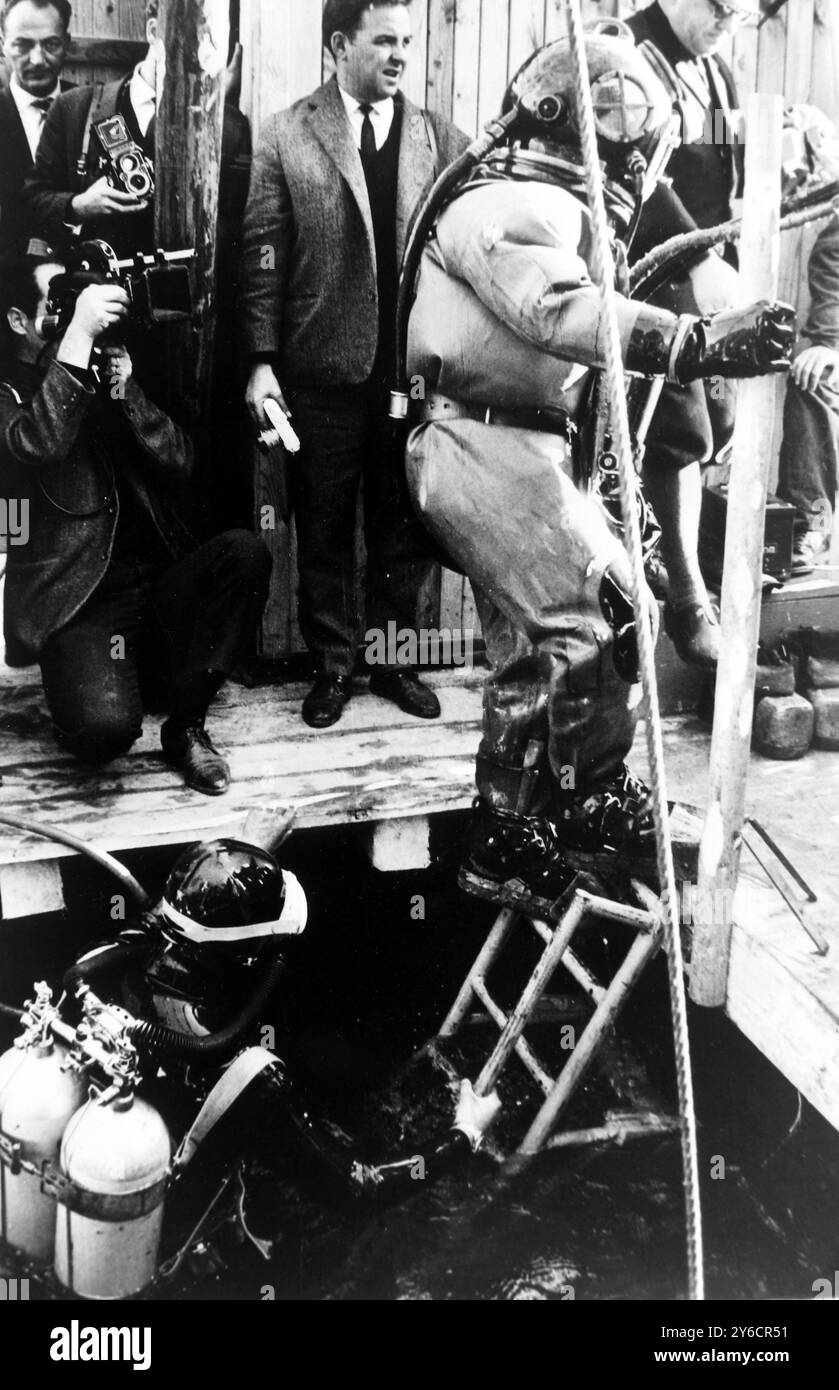 TREASURE NAZI HUNT DIVERS INTO WATER SEARCH CONTINUES AT TOPLITZ LAKE ...