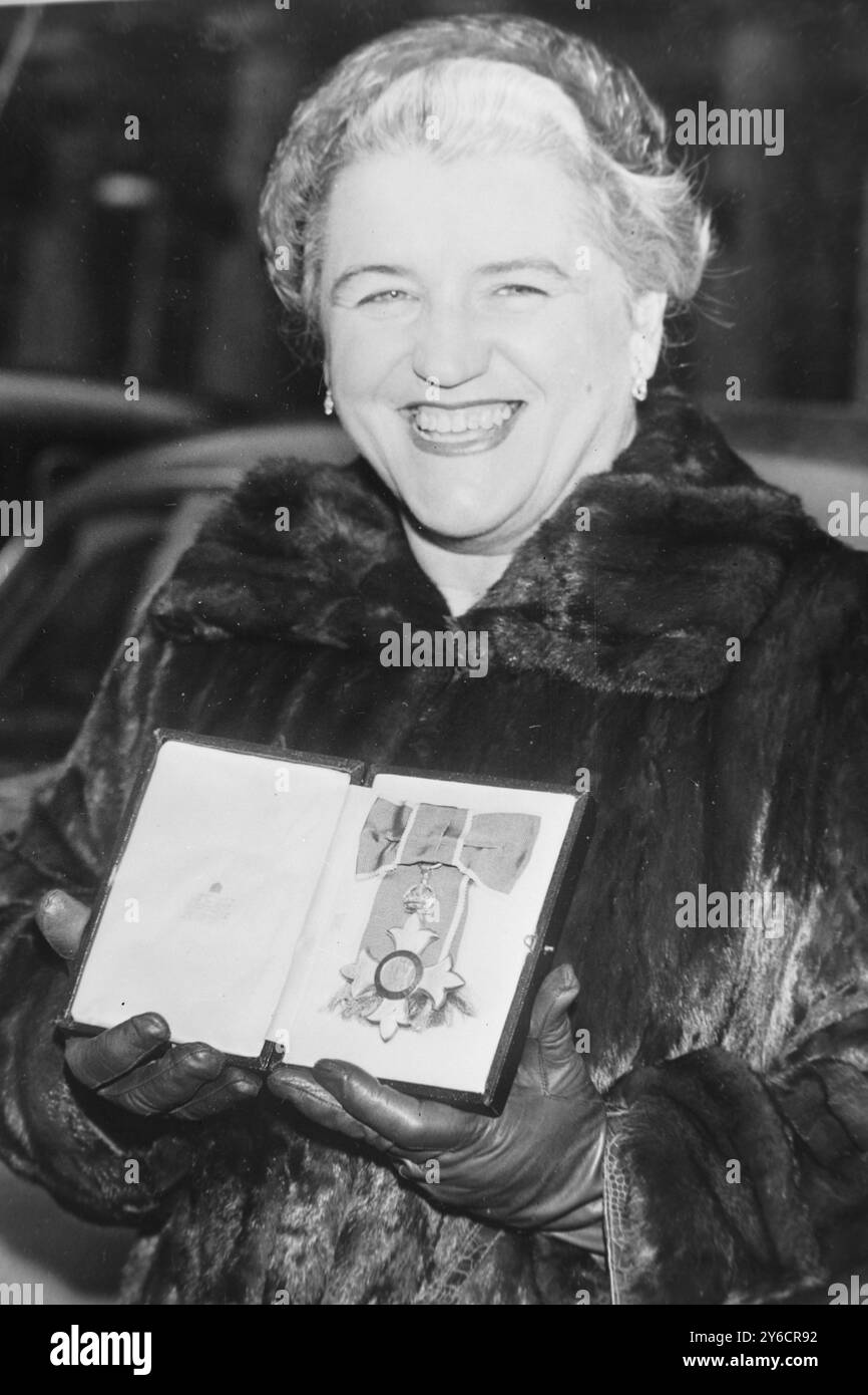 INVESTITURE SINGER JOAN HAMMOND POSES WITH CBE IN LONDON ; 30 OCTOBER ...