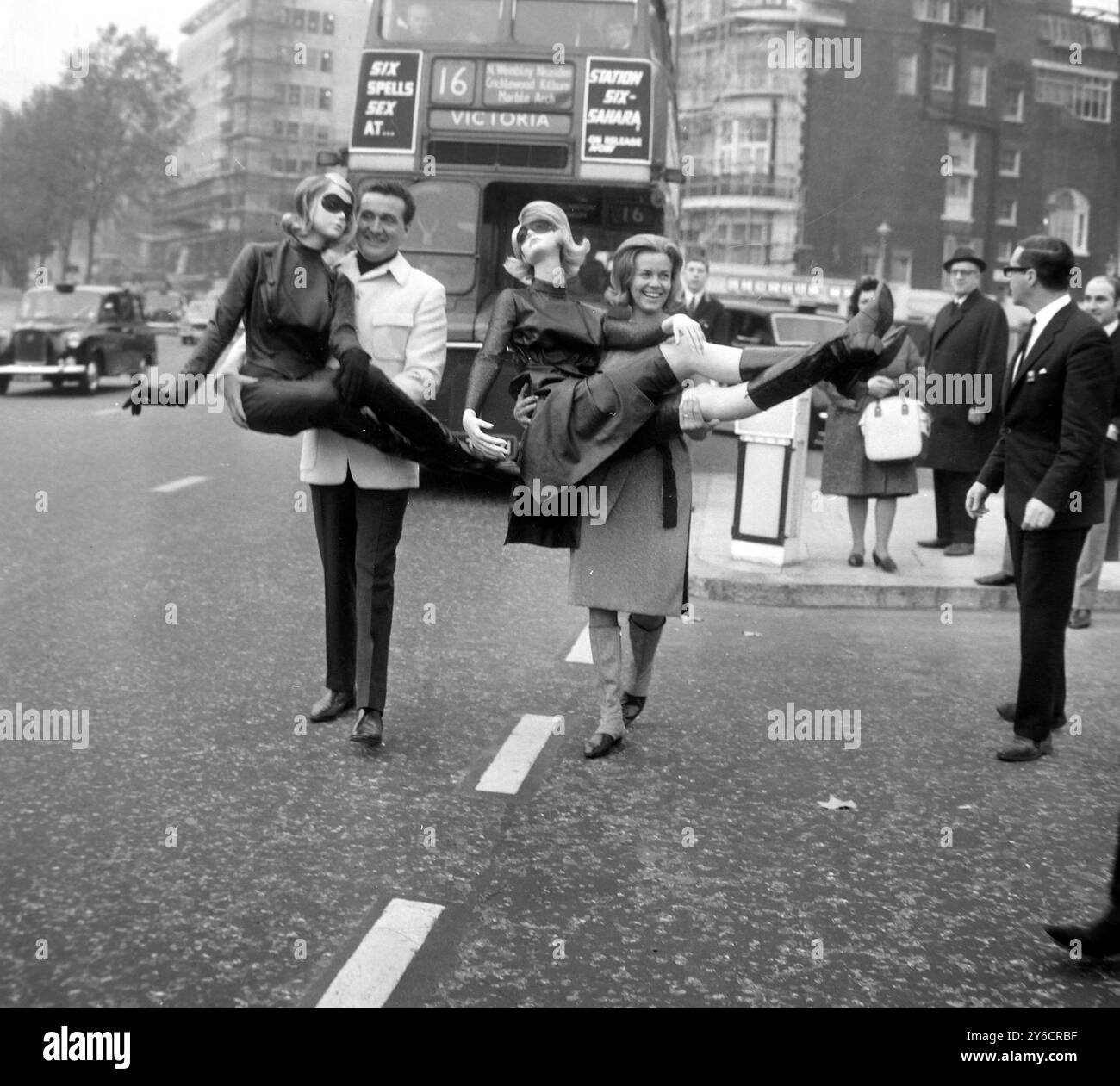 ACTRESS HONOR BLACKMAN AND ACTOR PATRICK MACNEE IN LONDON ; 29 OCTOBER ...