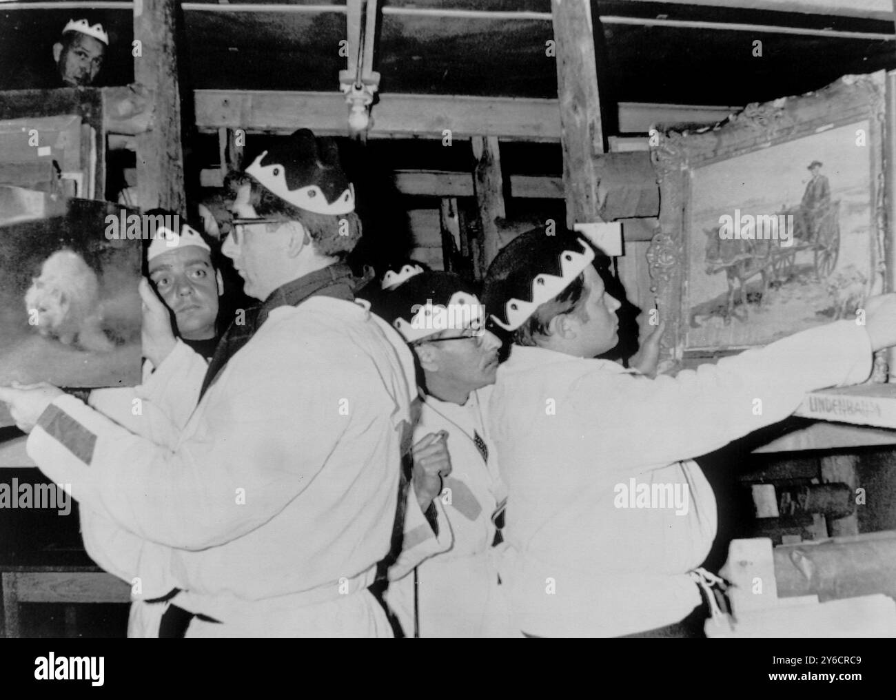 TREASURE NAZI HUNT HUNGARIAN PAININGS FOUND WORTHLESS IN AUSTRIA ; 29 ...