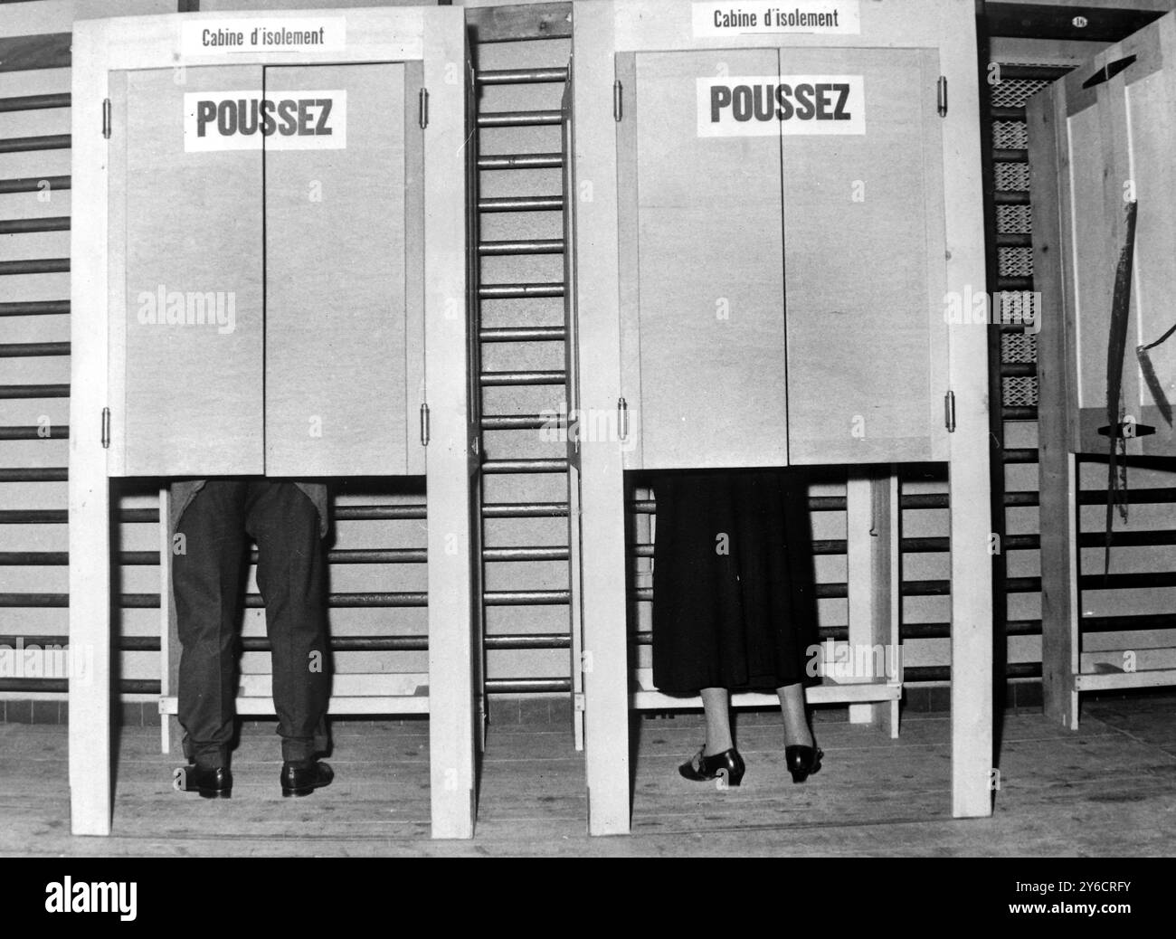 ELECTION LOCKERS SHOWING TWO PAIRS OF LEGS IN GENEVA ; 29 OCTOBER 1963 ...