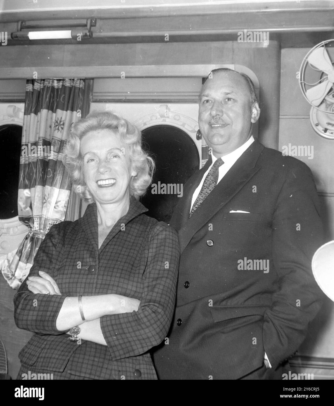 LORD ROBENS WITH WIFE ABOARD QUEEN ELIZABETH IN SOUTHAMPTON / ; 29 ...