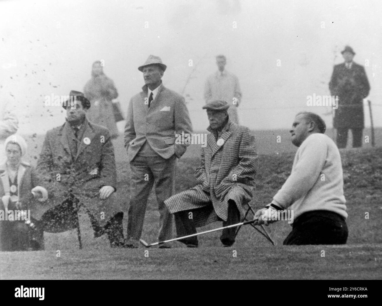 GOLF CANADA CUP JACK NICKLAUS SHOWS HIS PLAY TO DUKE OF WINDSOR IN ...