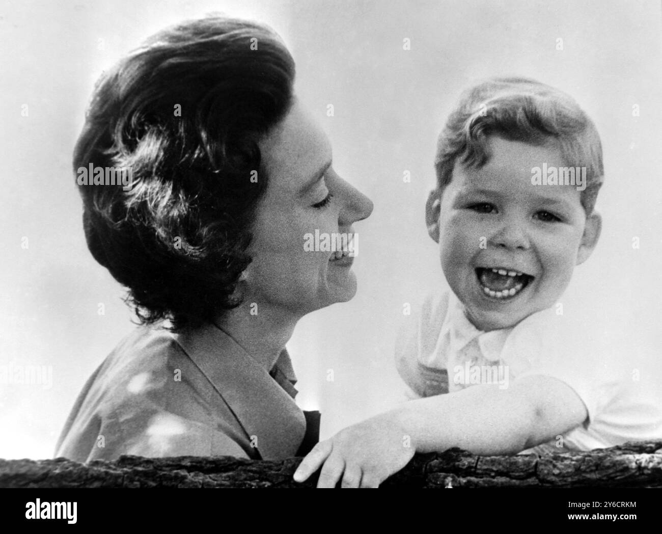 28 OCTOBER 1963 PRINCESS MARGARET WITH HER SON, DAVID ALBERT CHARLES ...
