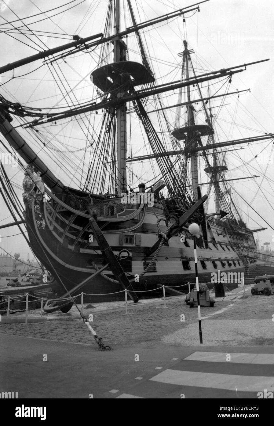 Inside the hms victory hi-res stock photography and images - Alamy