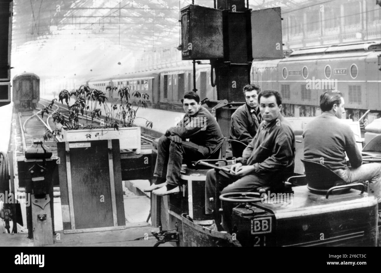 FRENCH RAILROAD STRIKE IN PARIS ; 23 OCTOBER 1963 Stock Photo - Alamy
