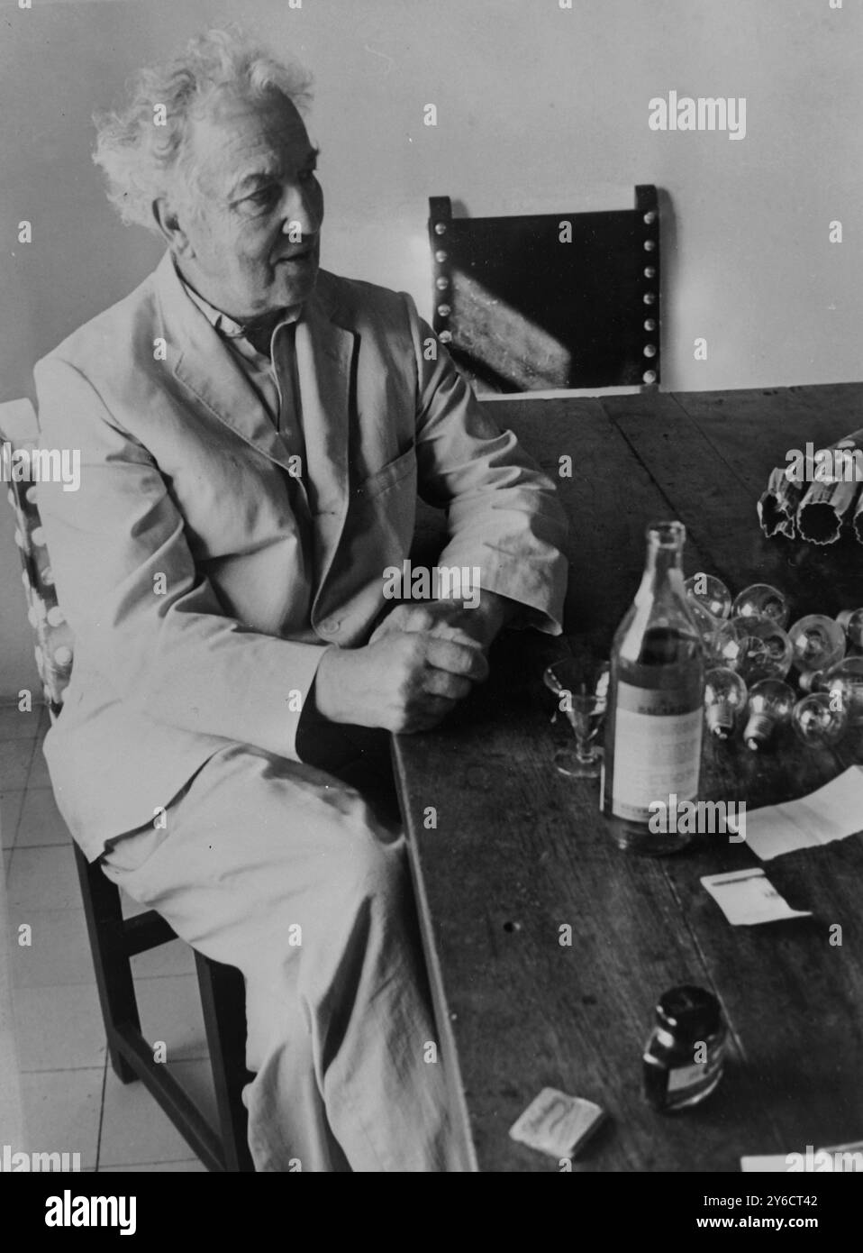 Poet robert graves hi-res stock photography and images - Alamy