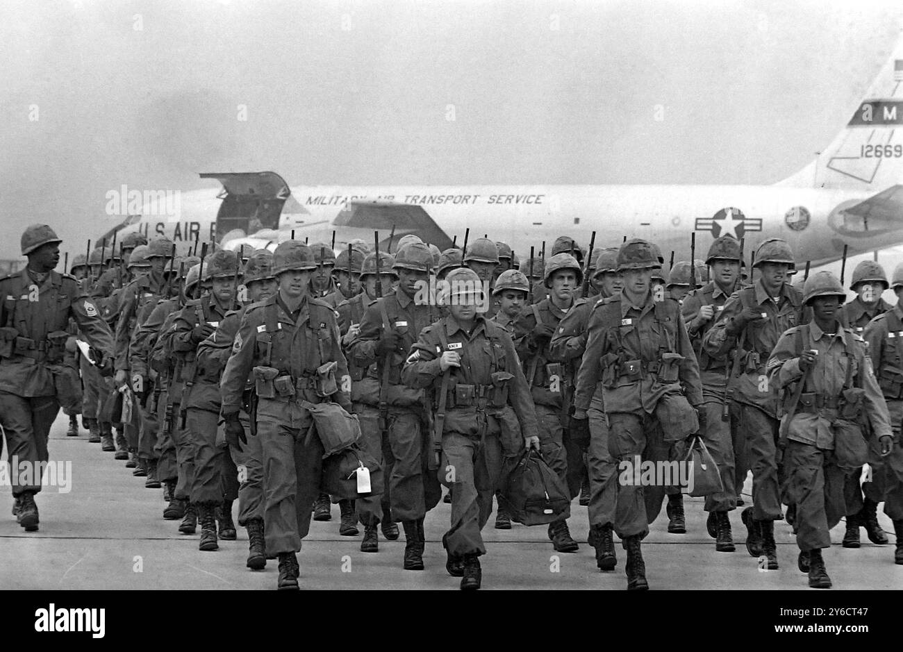 Frankfurt airport 1960s hi-res stock photography and images - Alamy