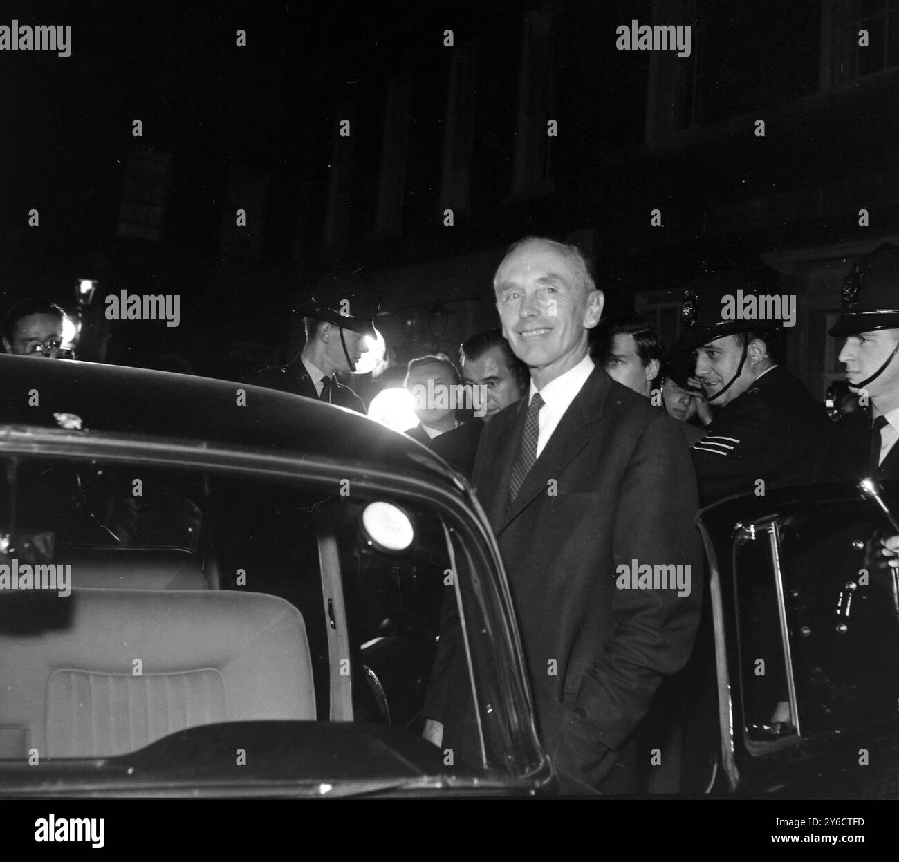 NEW BRITISH PRIME MINISTER LORD ALEC DOUGLAS HOME AT NO 10 DOWNING ...