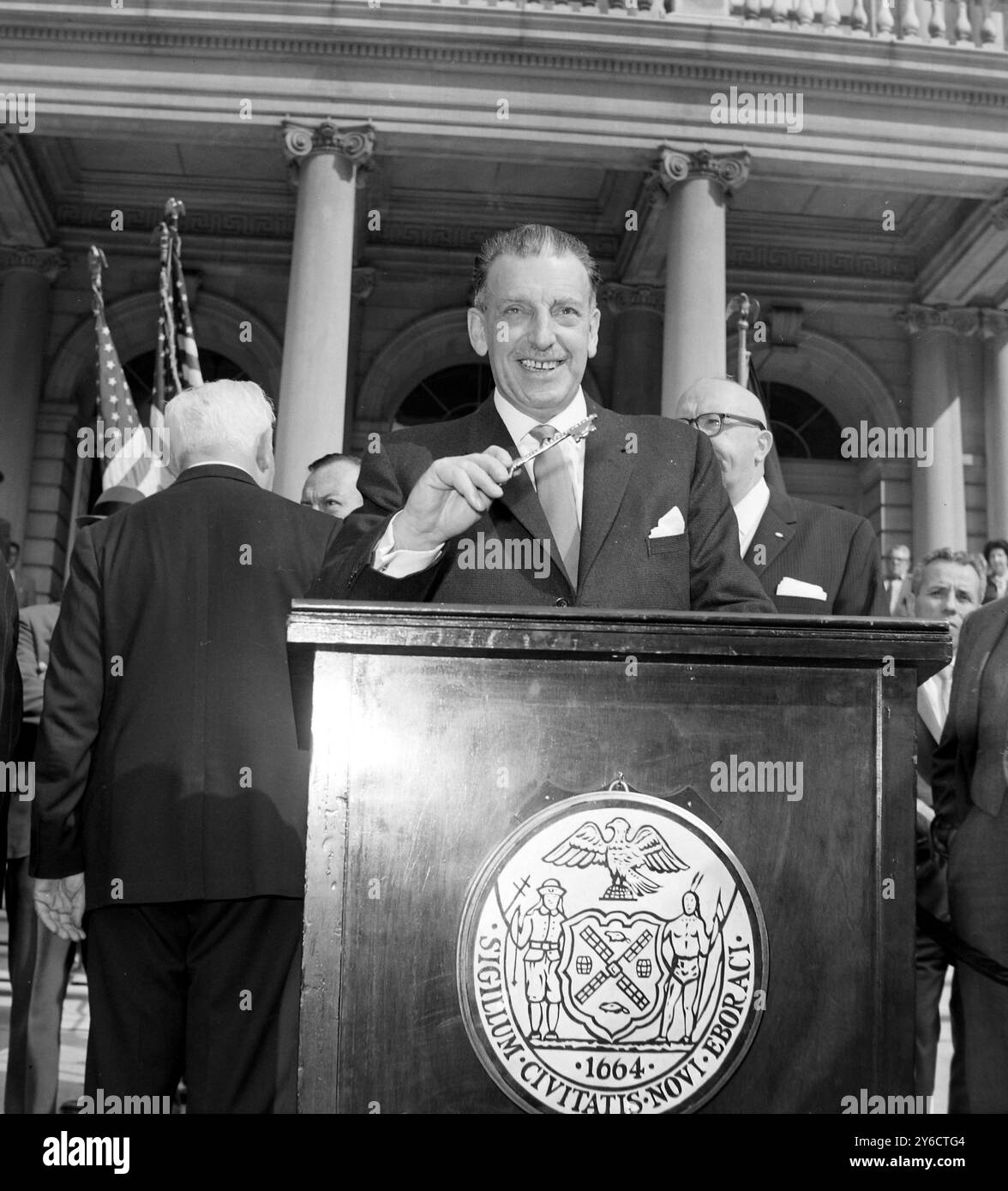 IRISH PREMIER SEAN LEMASS WITH WIFE KATHLEEN AND ROBERT WAGNER IN NEW ...
