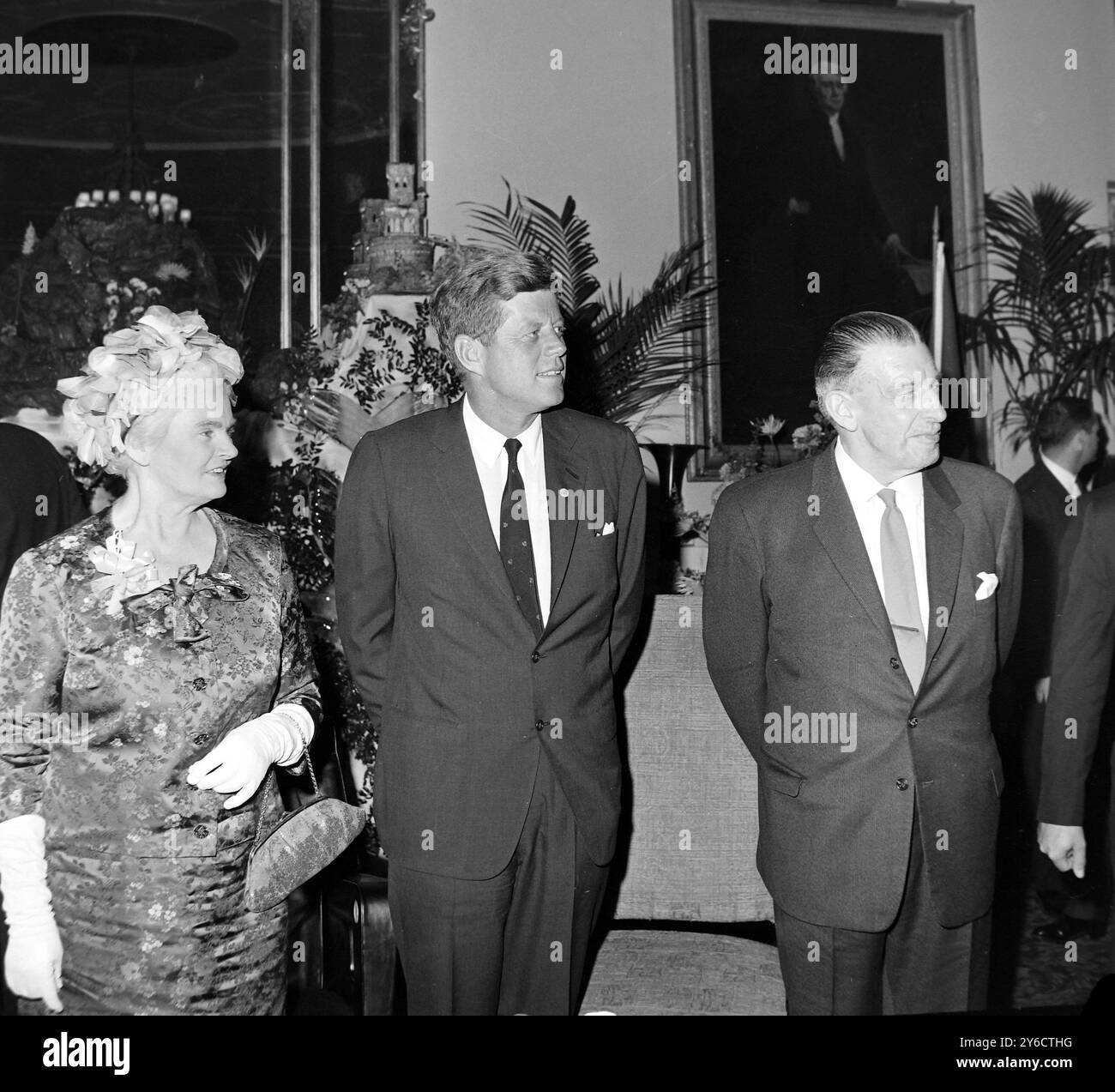 IRISH PREMIER SEAN LEMASS WITH WIFE KATHLEEN AND PRESIDENT JOHN F ...