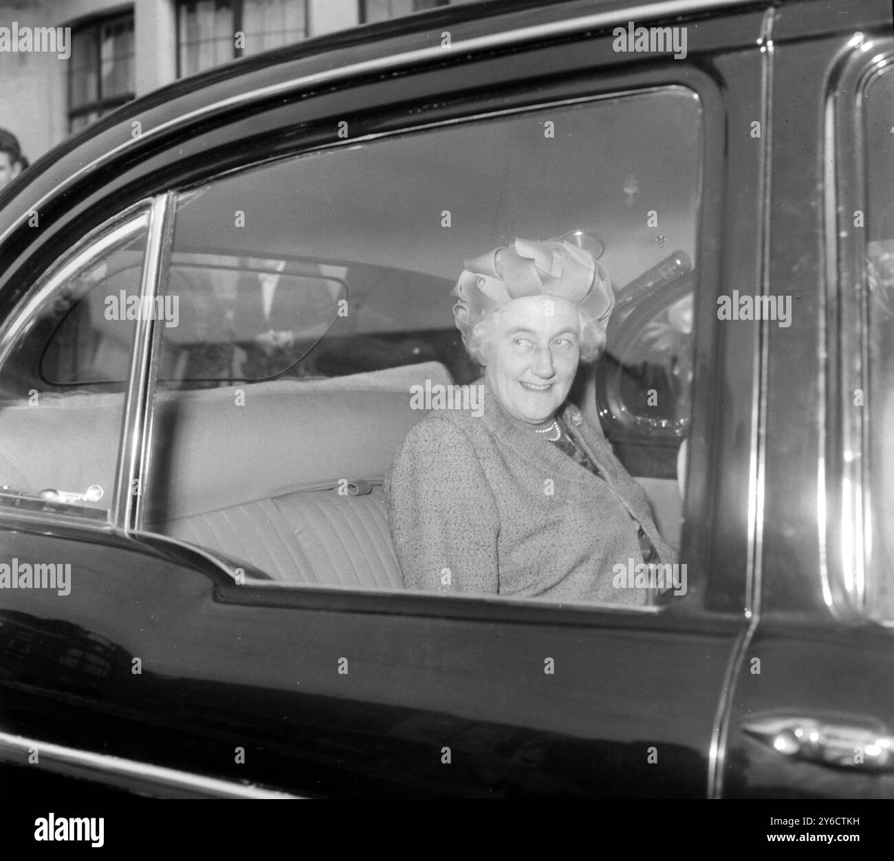 LADY DOROTHY MACMILLAN LEAVES KING EDWARD VII HOSPITAL IN LONDON AFTER ...