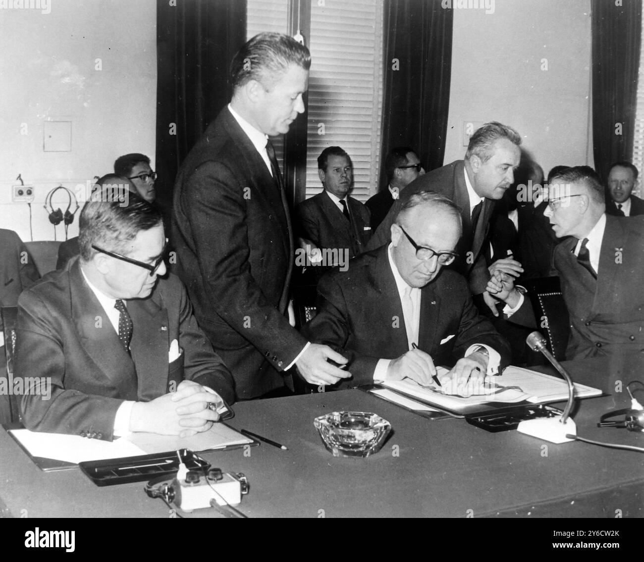 WALTER HALLSTEIN AND JEAN REY SIGN EEC-IRAN TRADE AGREEMENT IN BRUSSELS ...