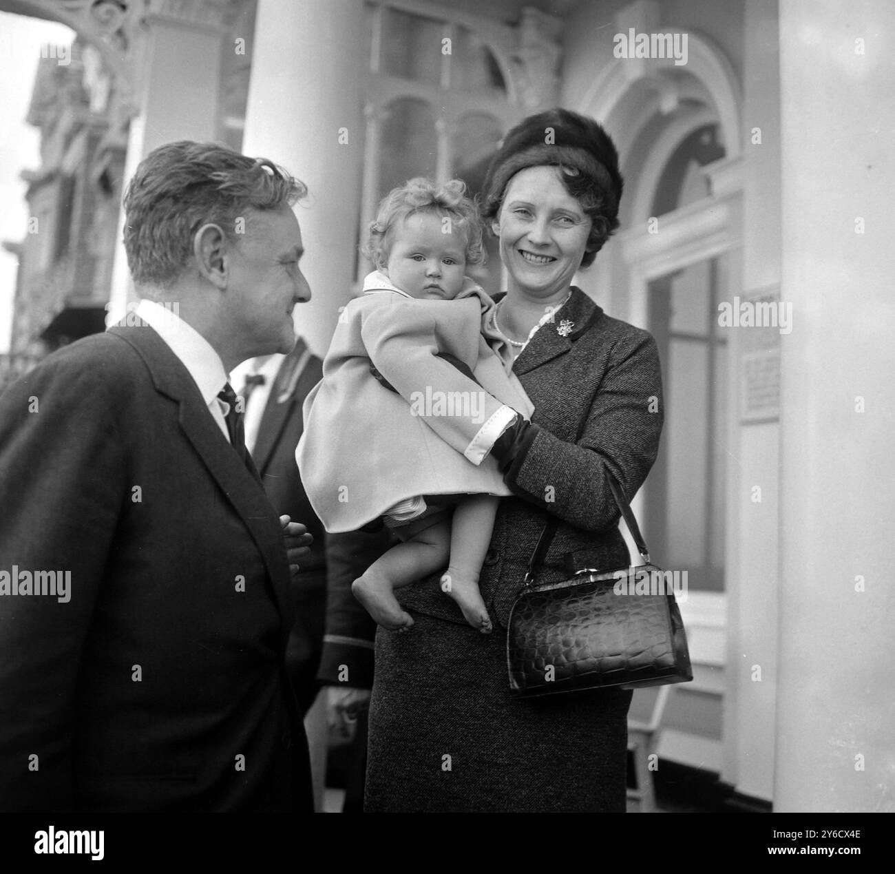 VISCOUNT HAILSHAM WITH LADY HAILSHAM & DAUGHTER KATHARINE IN BLACKPOOL ...