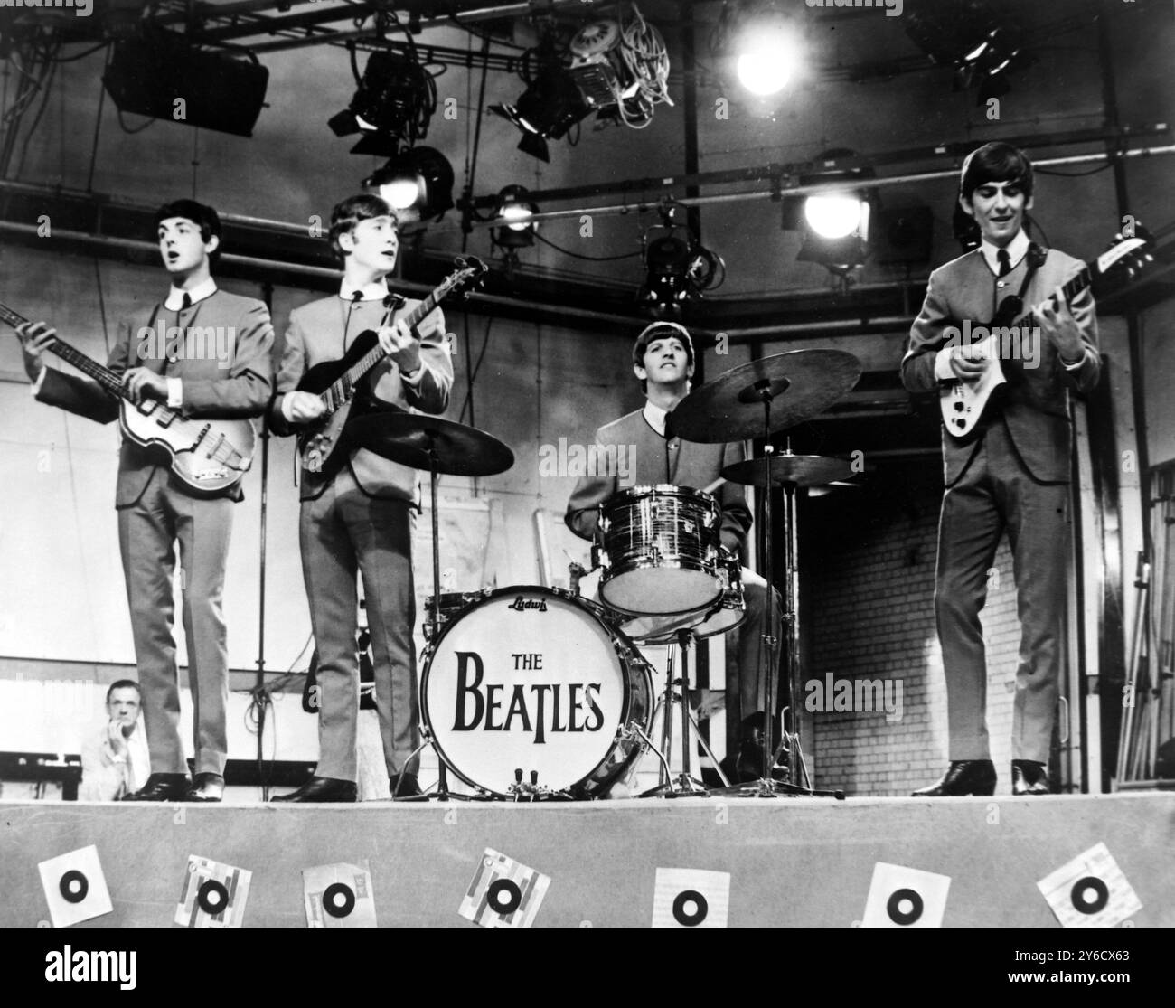 THE BEATLES : GEORGE HARRISON, JOHN LENNON, RINGO STAR AND PAUL ...