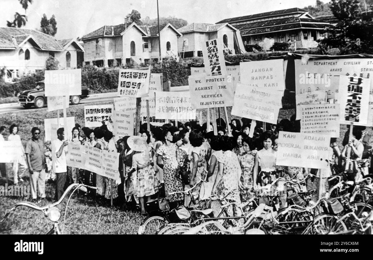 STRIKE IN SEREMBAN, DOMESTIC SERVANTS CARRY BANNERS IN MALAYA ; 12 ...