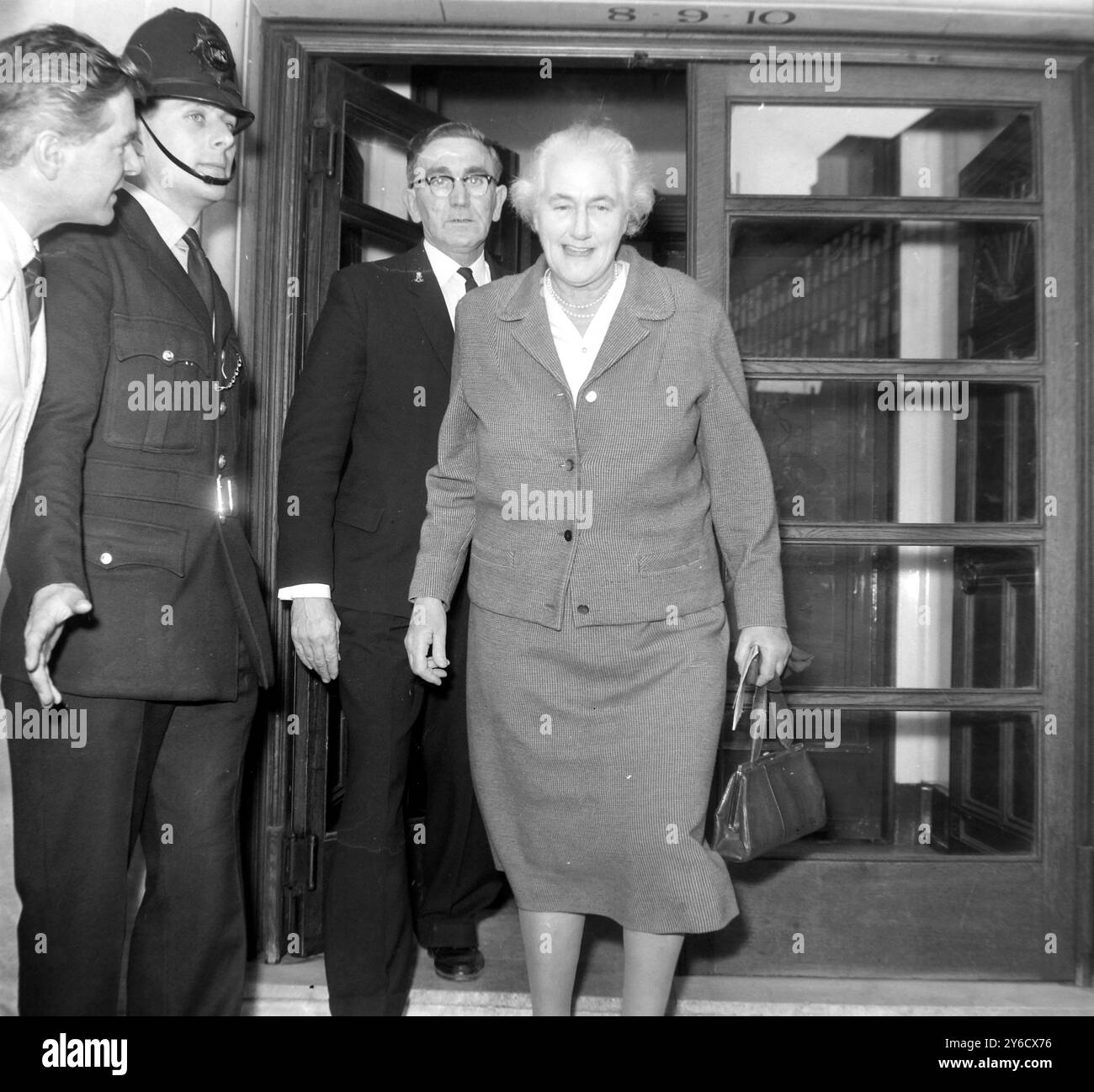 LADY DOROTHY MACMILLAN D LEAVES KING EDWARD VII HOSPITAL IN LONDON ...