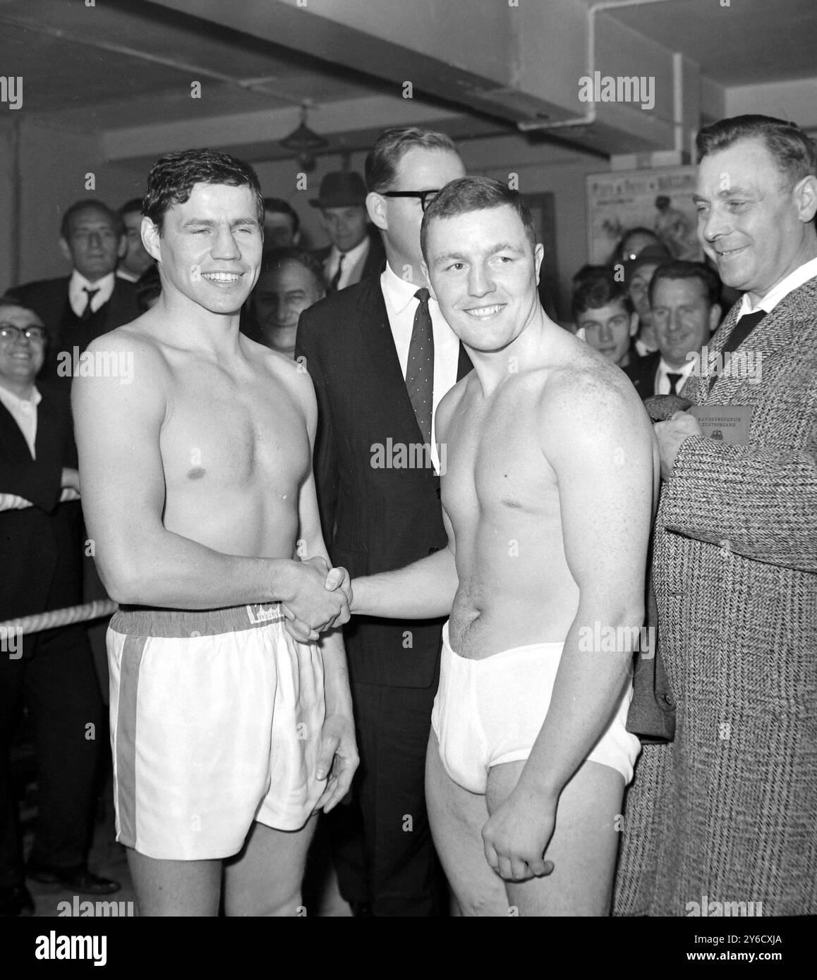 BOXING LIGHT HEAVY WEIGHT - TERRY DOWNES AND RUDOLF NEHRING SHAKE HANDS ...