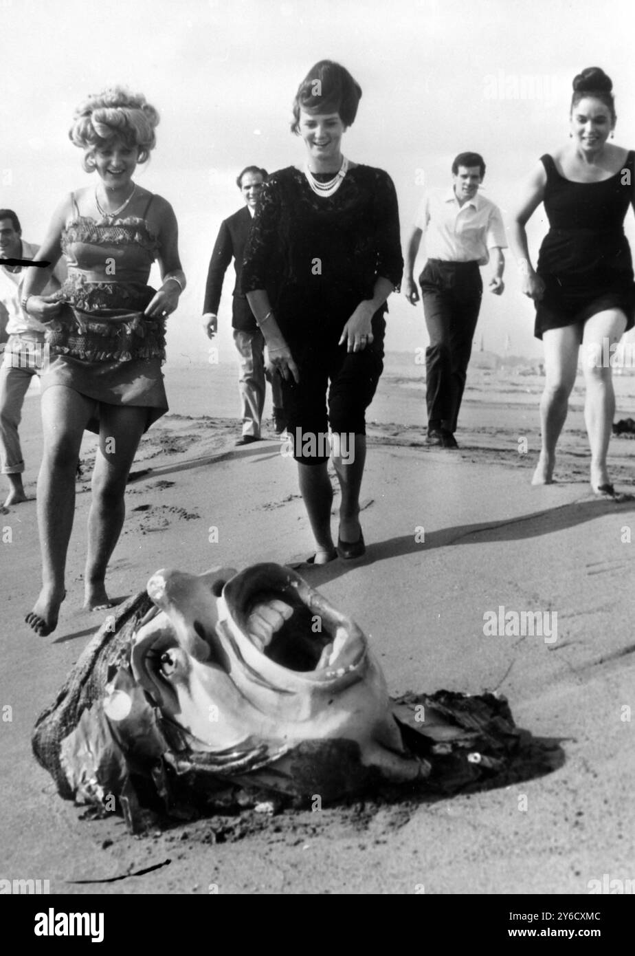 CARNIVAL PAPER MACHE GIRL IN VIAREGGIO, ITALY ; 9 OCTOBER 1963 Stock ...