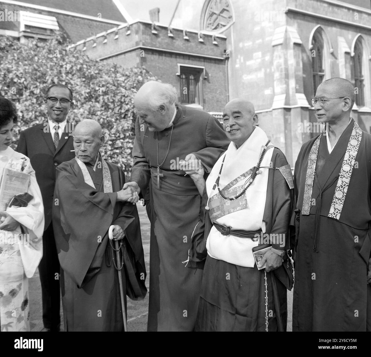 ARCHBISHOP OF CANTERBURY MICHAEL RAMSEY WITH ROSEN TAKASHINA, GYOIN ...