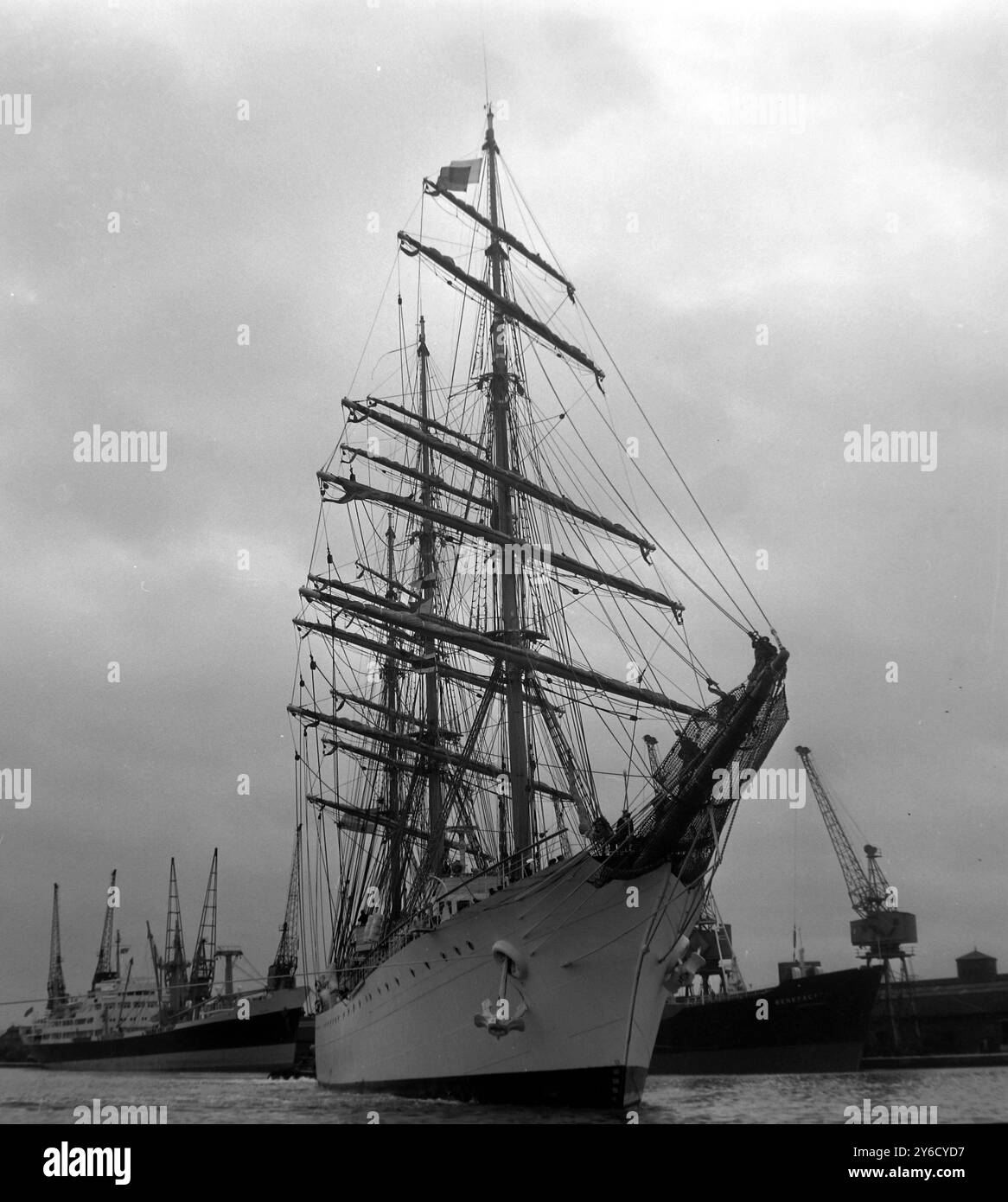 Sail training old Black and White Stock Photos & Images - Alamy