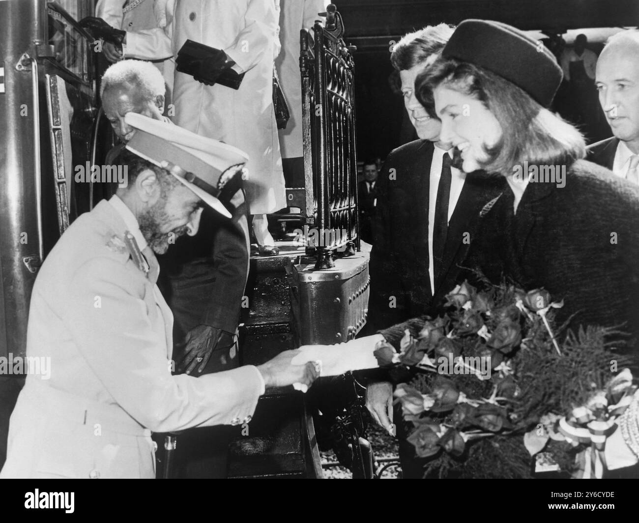 3 OCTOBER 1963 PRESIDENT JOHN F. KENNEDY AND JACKIE KENNEDY GREET ...