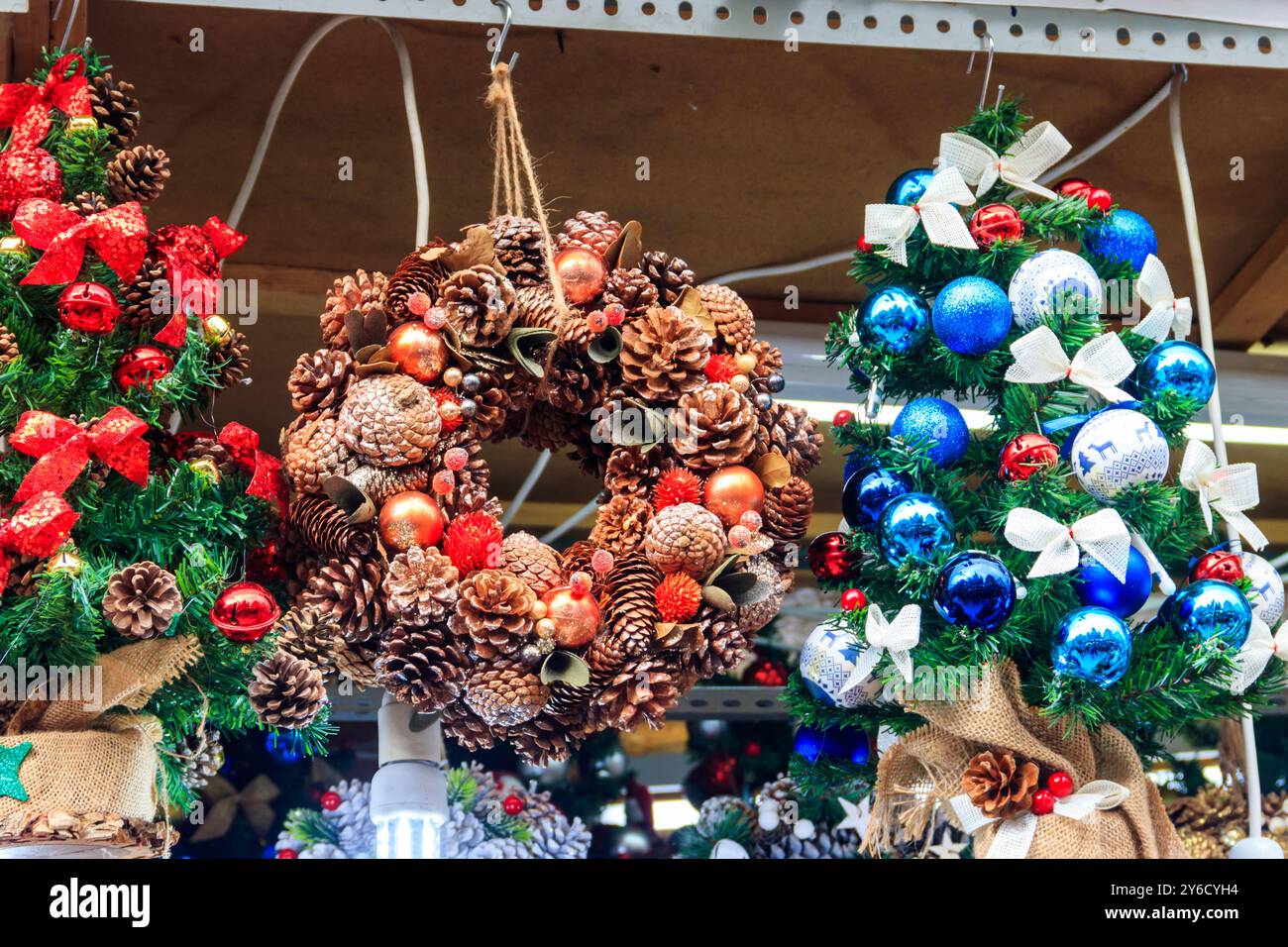 Christmas wreaths sale market hi-res stock photography and images - Alamy