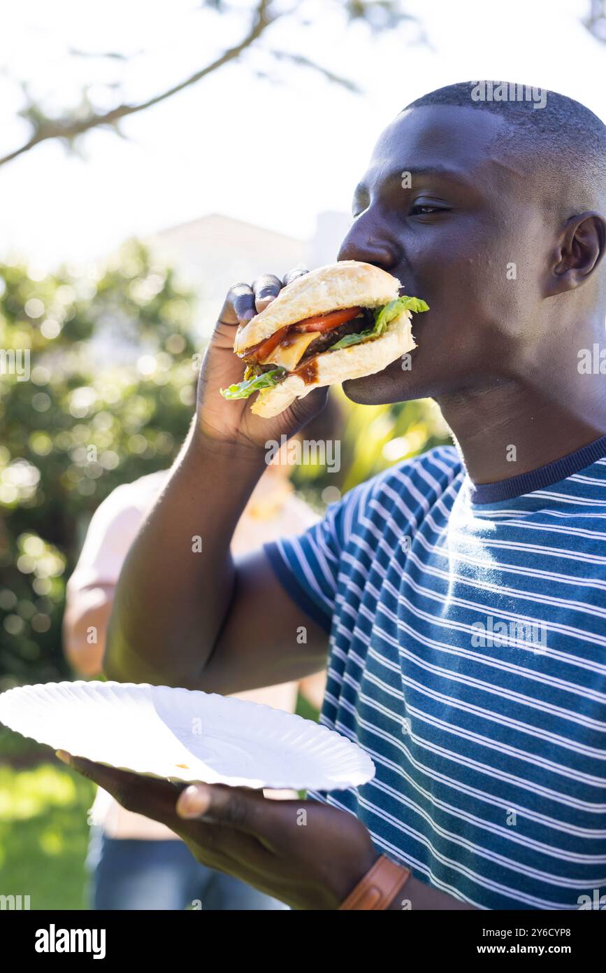 Man eating sandwich summer hi-res stock photography and images - Alamy
