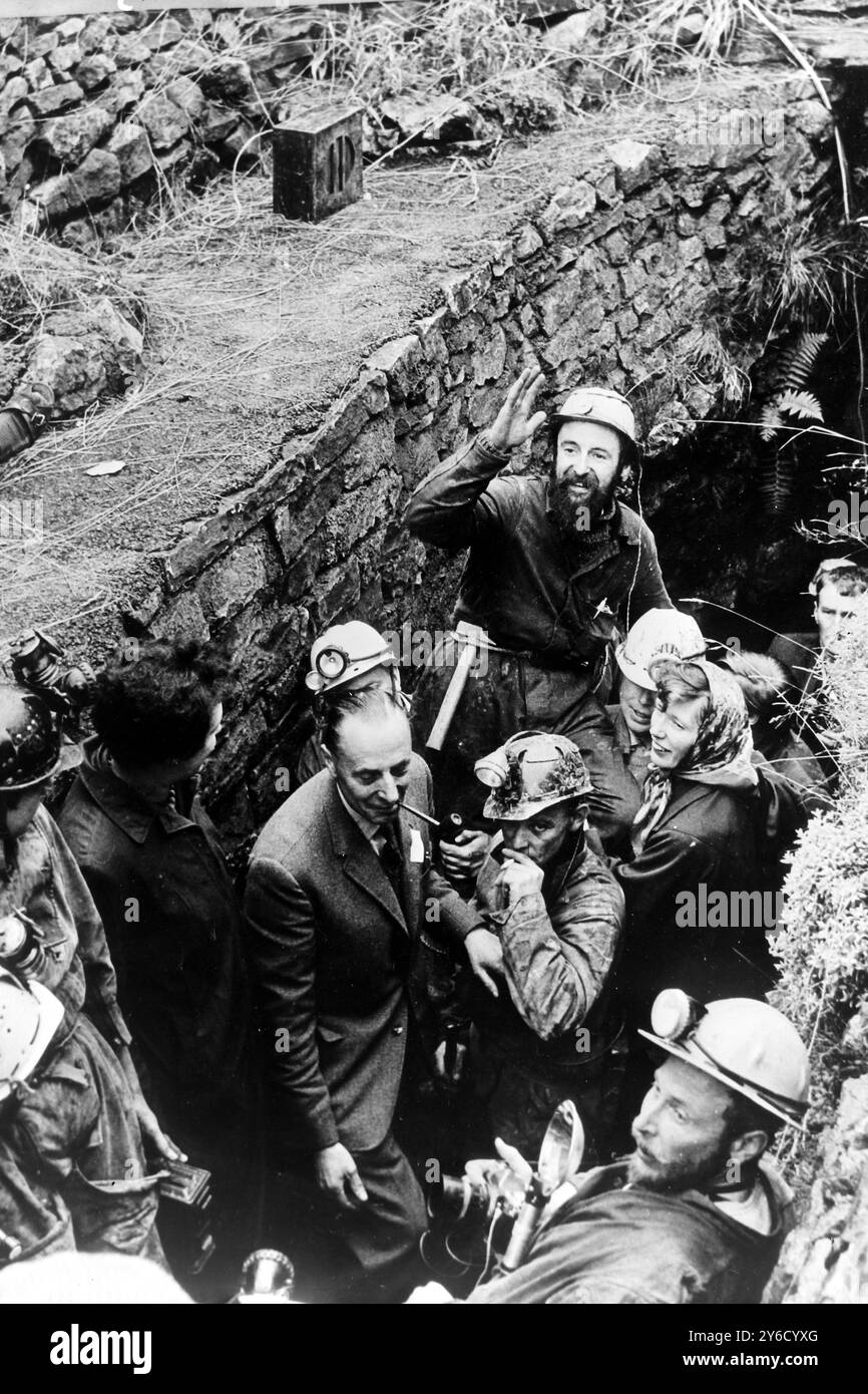 GEOFFREY WORKMAN POTHOLER RECORD AFTER 105 DAYS IN A CAVE UNDER GROUND ...