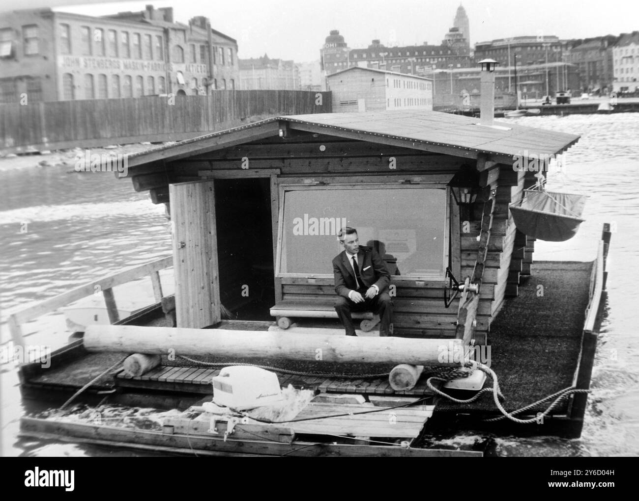 SAUNA BATH FLOATING 'SAUNA' BUILT ON A RAFT IN HELSINKI ; 30 SEPTEMBER ...
