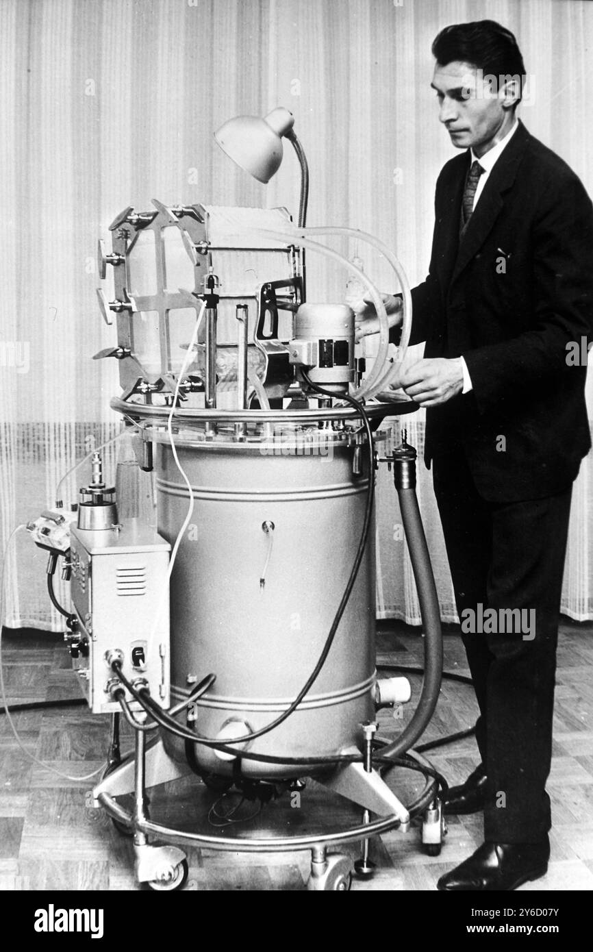 Artificial kidney Black and White Stock Photos & Images - Alamy