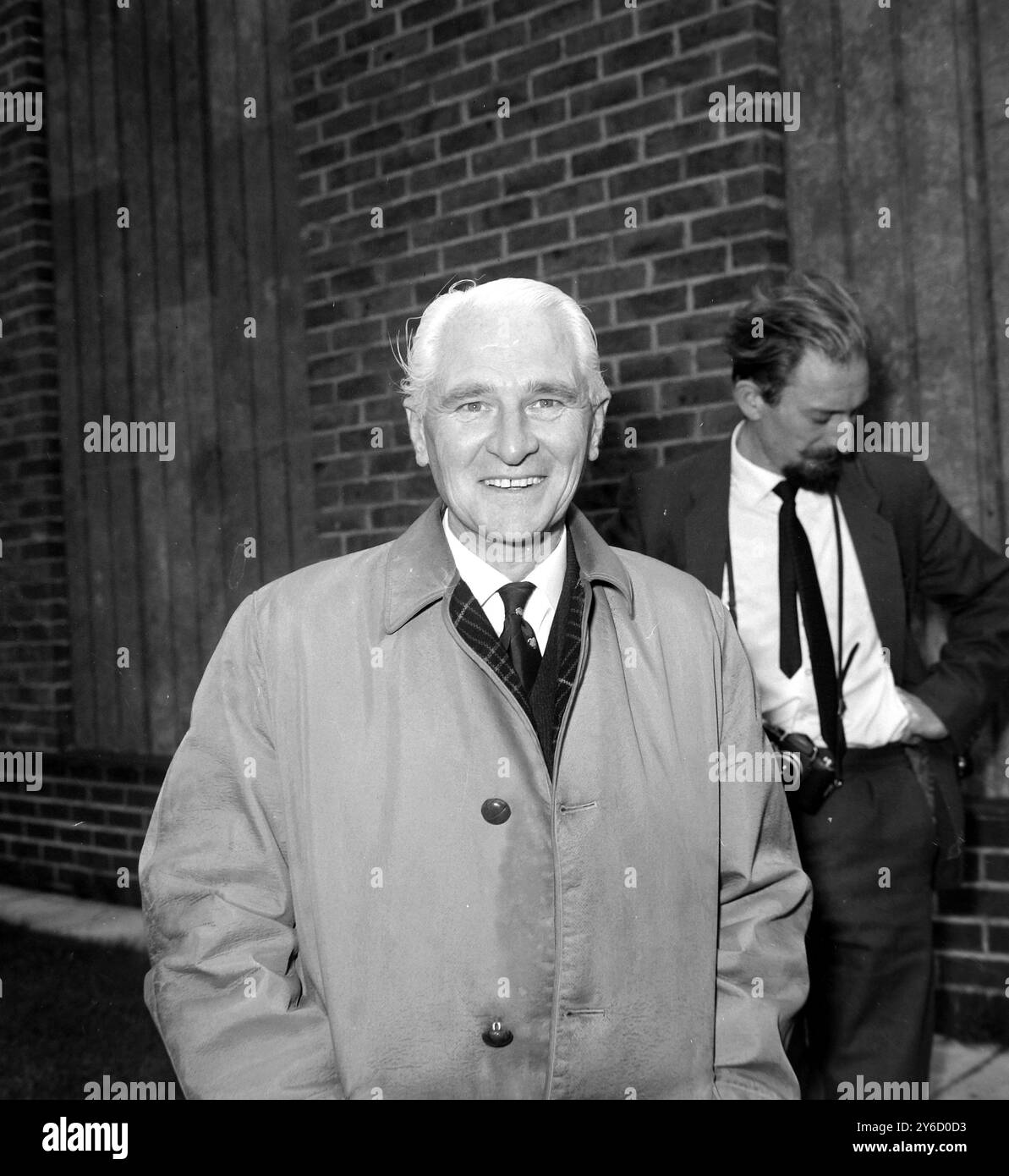 GREAT TRAIN ROBBERY - FEWTRELL MALCOLM DEP SUPT ARRIVES IN COURT / ; 26 ...