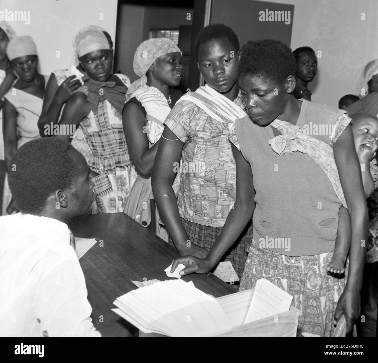 NORTHERN RHODESIAN WOMEN REGISTER IN NDOLA ; 24 SEPTEMBER 1963 Stock ...