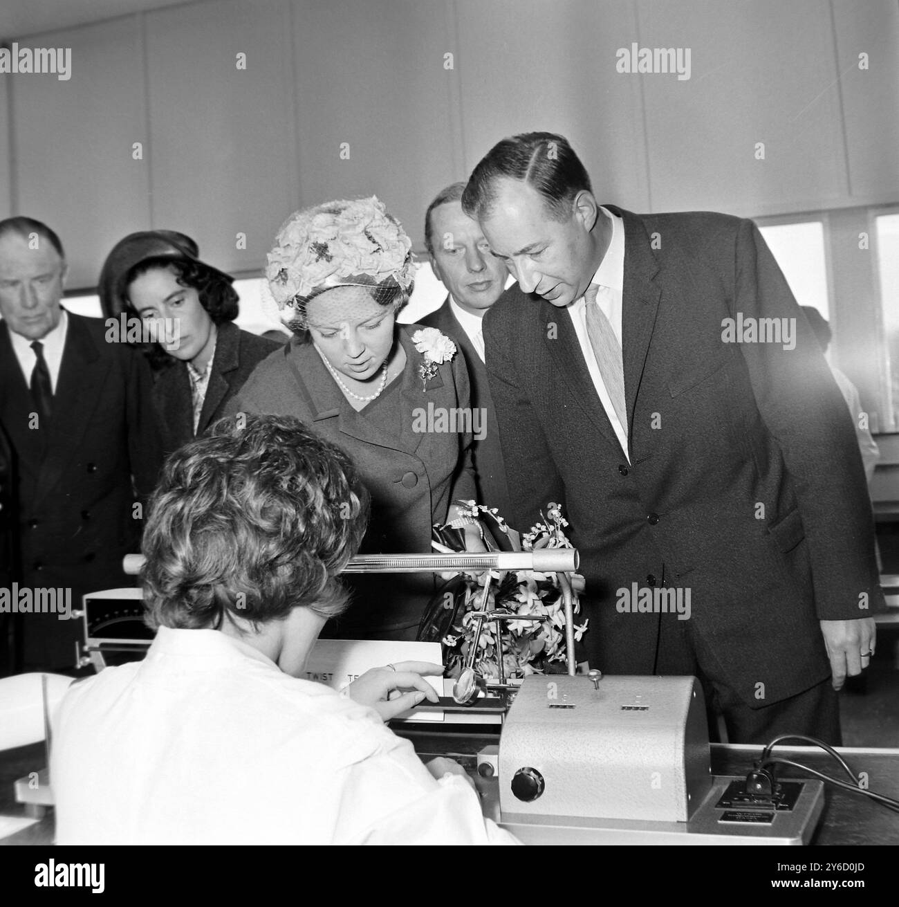 PRINCESS BEATRIX VISITS NORTHERN IRELAND - OPENS IRISH FACTORY IN ...