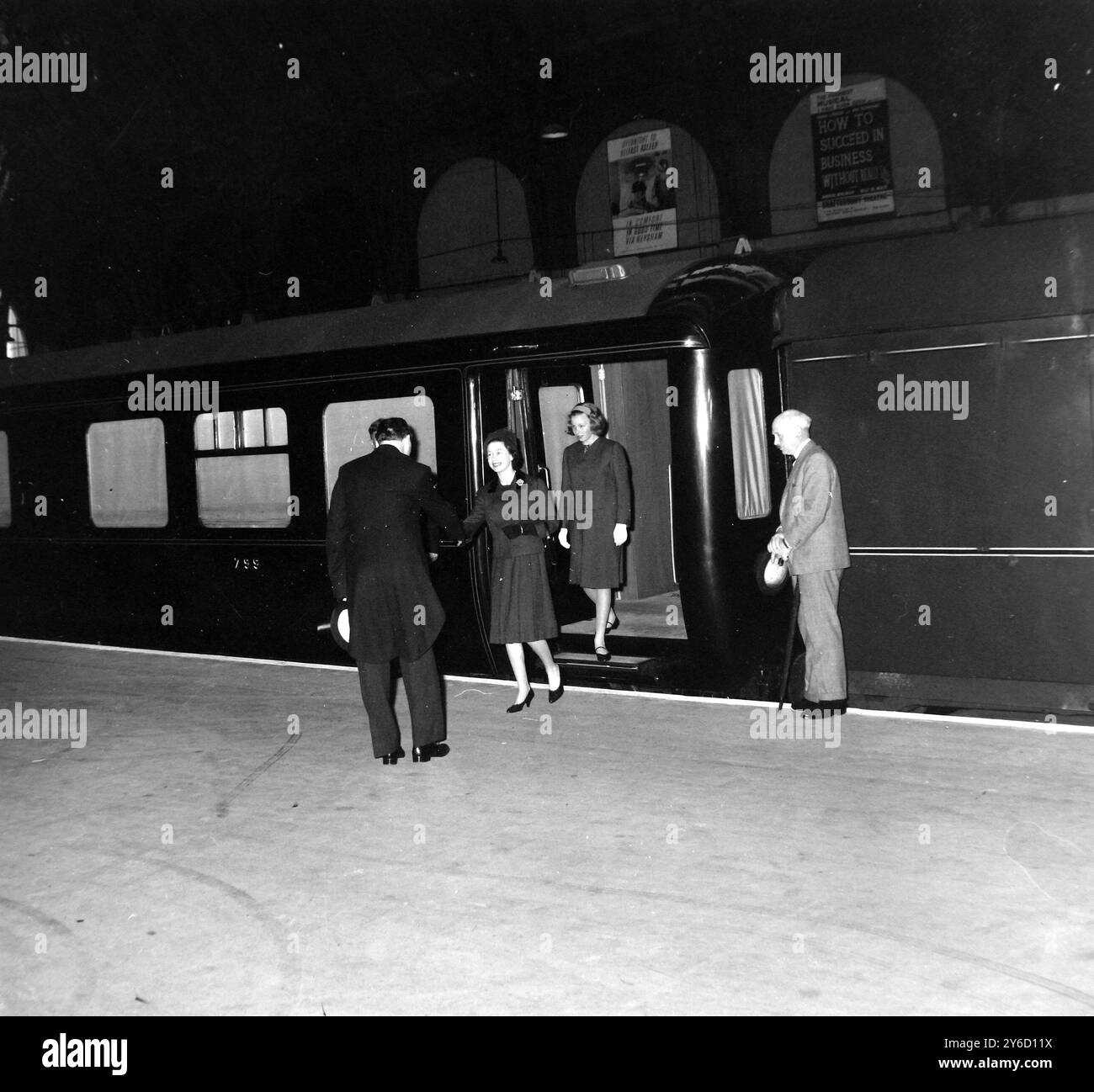 QUEEN ELIZABETH II AND PRINCESS ANNE FROM KING X STATION FOR BUCKINGHAM ...
