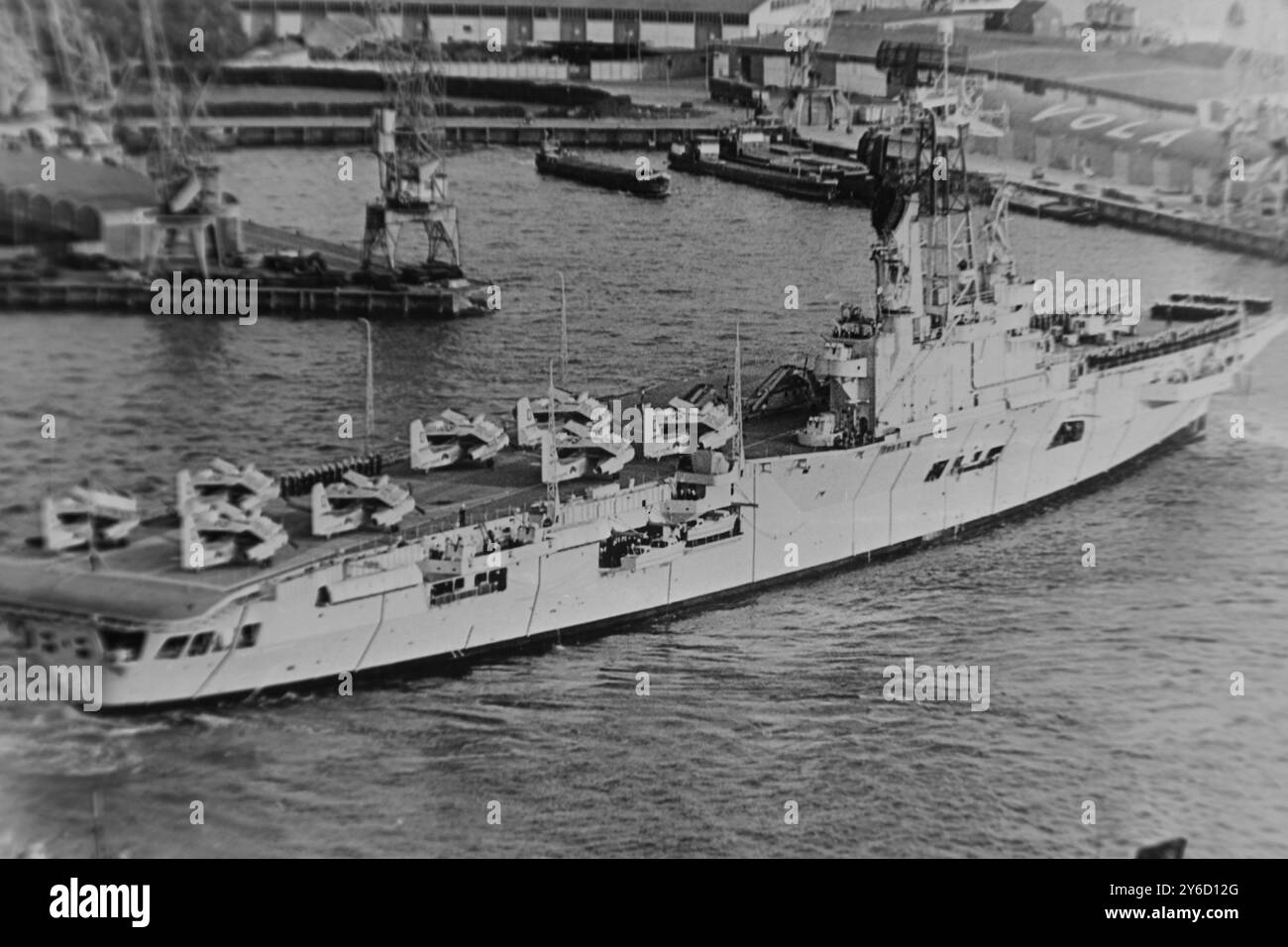 NAVY KAREL DOORMAN CARRIER DURING NAVAL CELEBRATIONS IN ROTTERDAM ; 20 ...