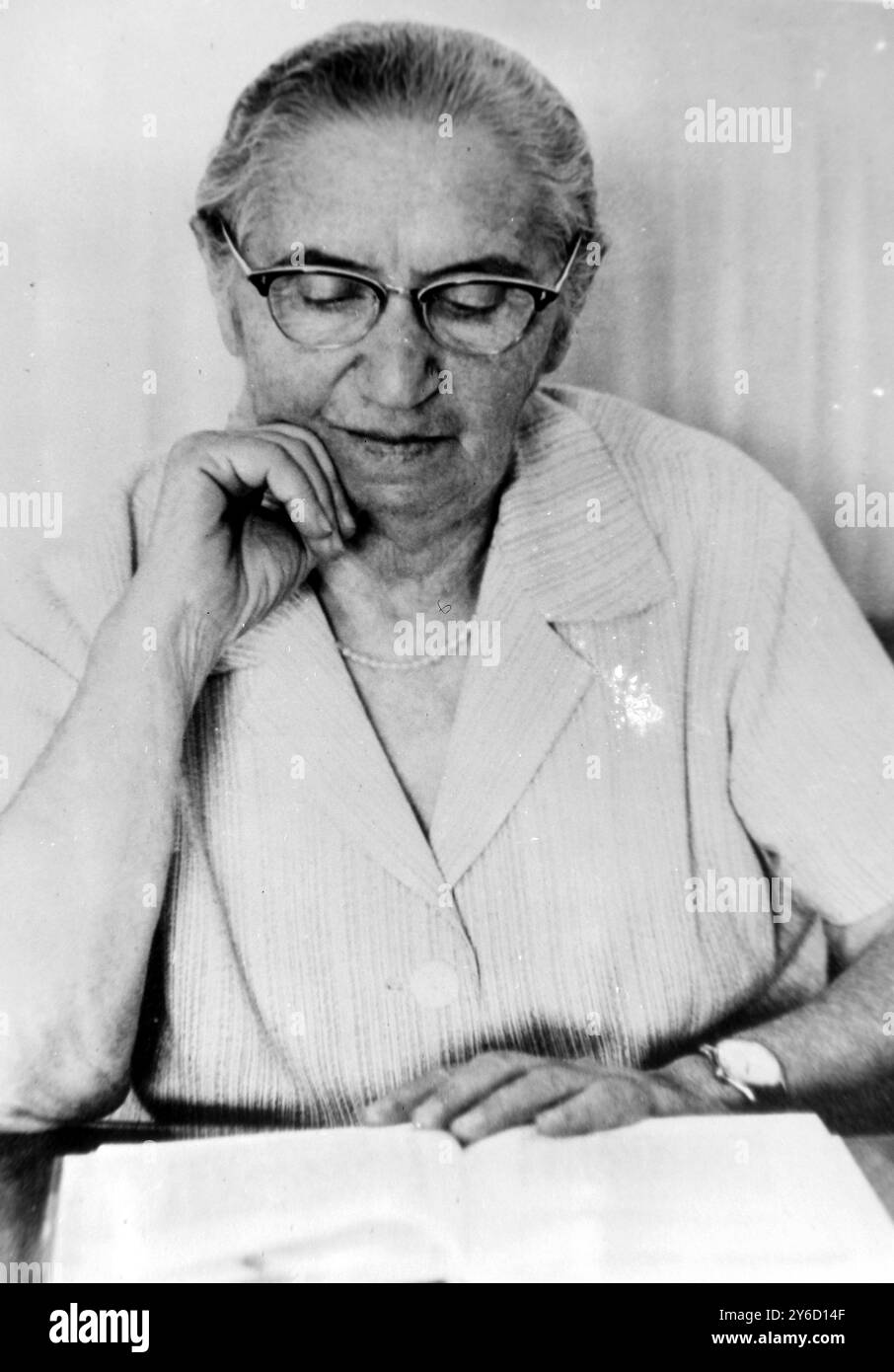 RAHEL KATZNELSON SHAZER MRS WIFE OF PRESIDENT OF ISRAEL IN JERUSALEM ...