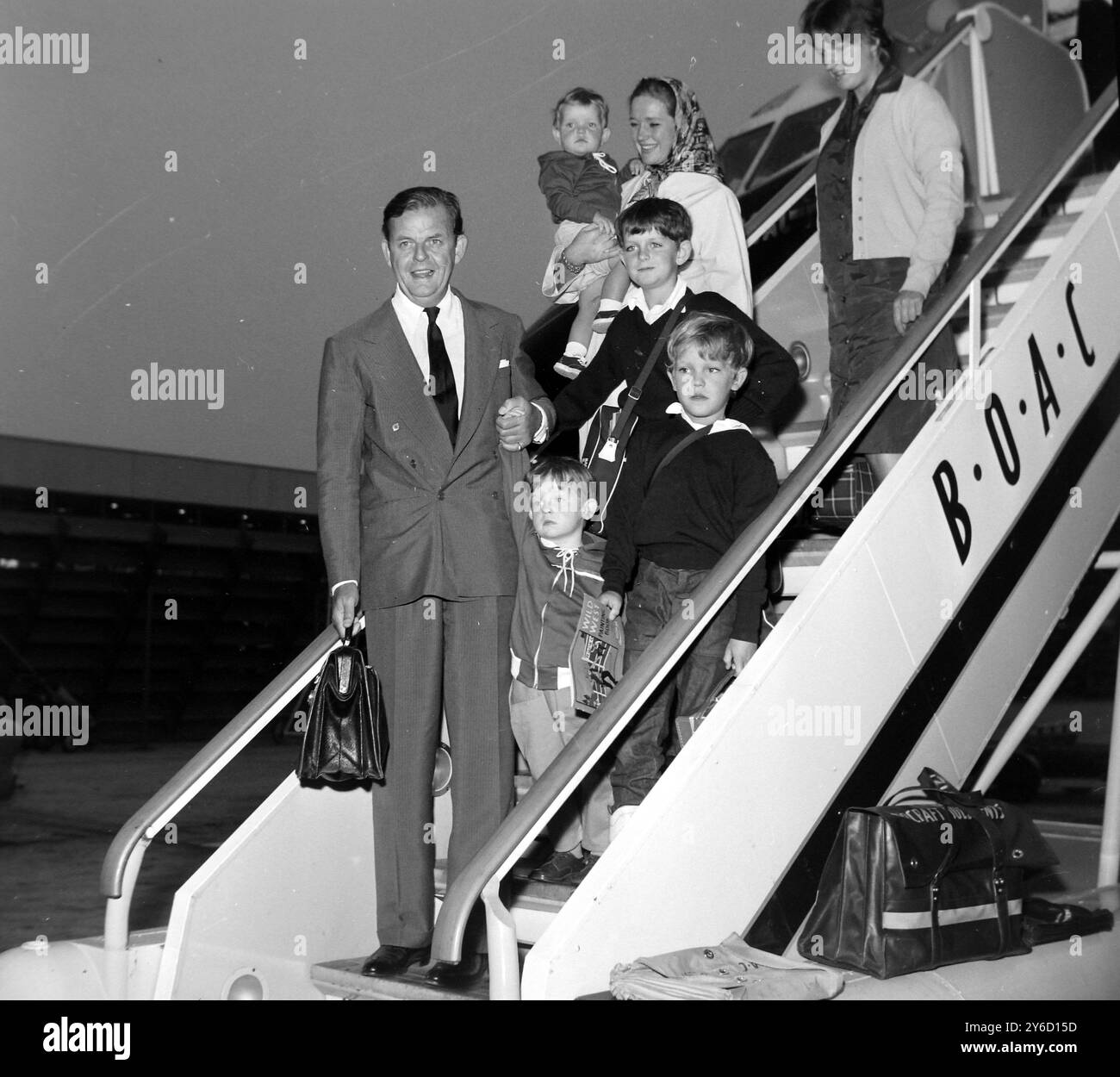 BRITISH ACTOR DAVID TOMLINSON RETURN TO LONDON ; 18 SEPTEMBER 1963 ...