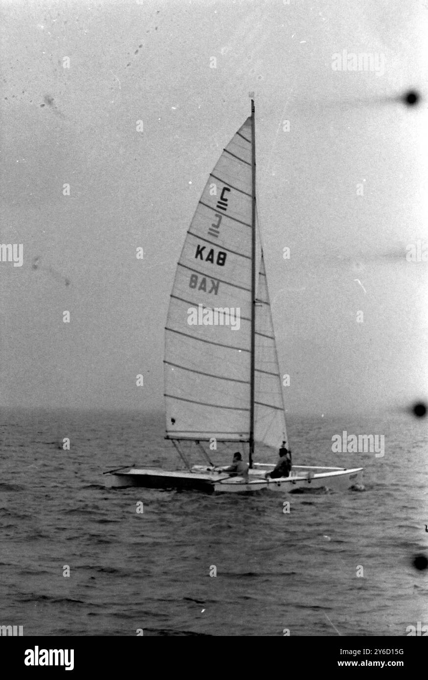 QUEST AUSTRALIAN CATAMARAN - LITTLE AMERICAN CUP IN THE THAMES ESTUARY ...