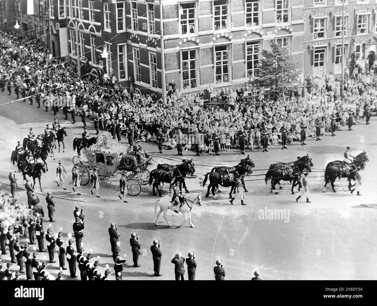 DUTCH ROYAL FAMILY IN THE GOLDEN COACH IN THE HAGUE / ; 18 SEPTEMBER ...