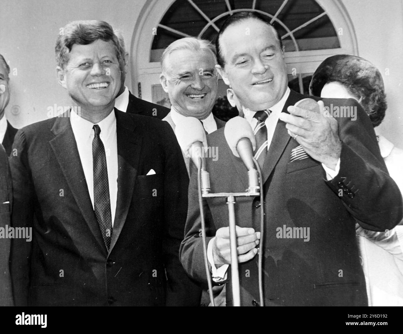 US AMERICAN PRESIDENT JOHN F KENNEDY JFK WITH ACTOR BOB HOPE PRESENTS ...
