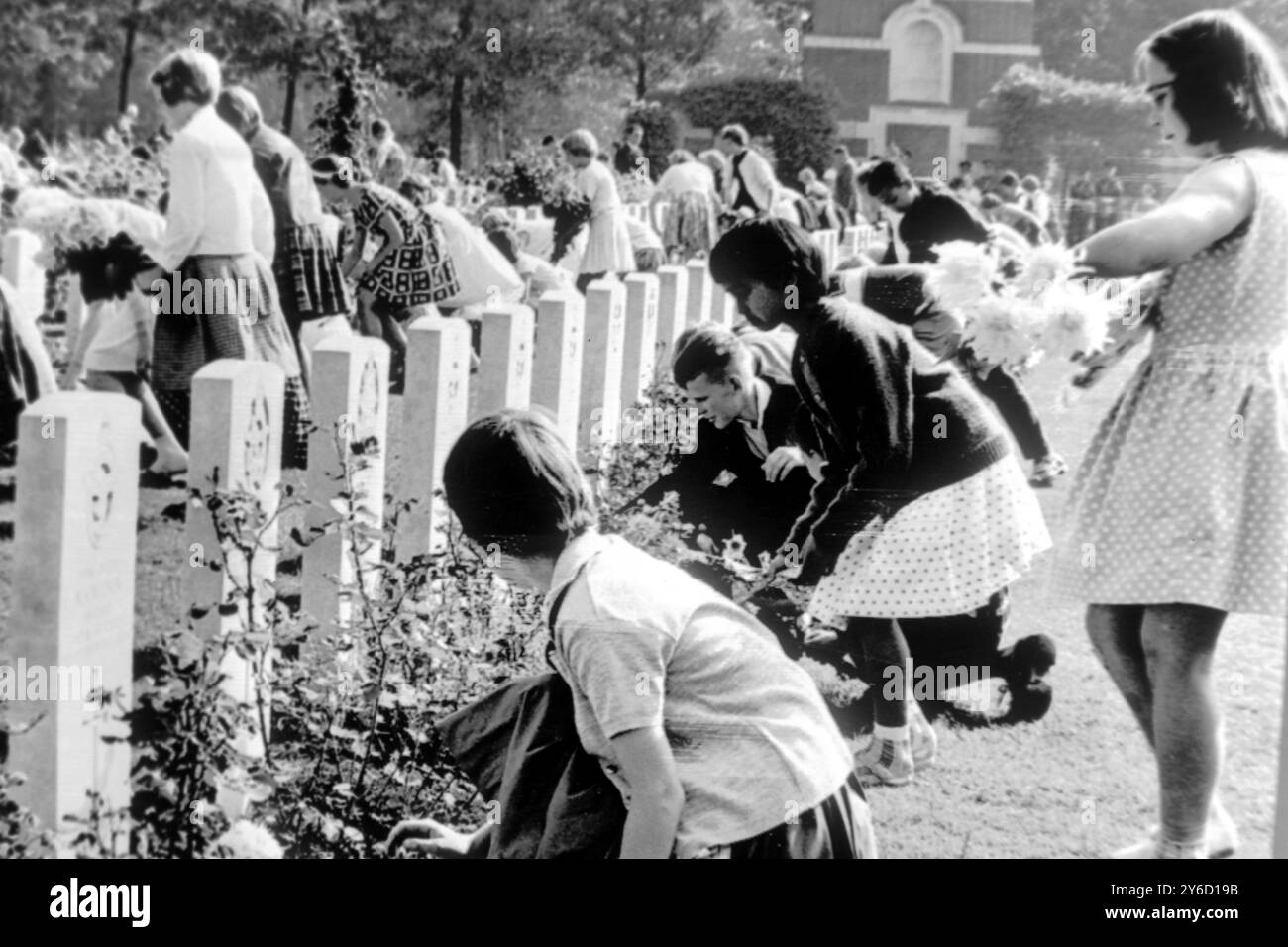 CHILDREN REMEMBER BATTLE OF ARNHEM ; 16 SEPTEMBER 1963 Stock Photo - Alamy
