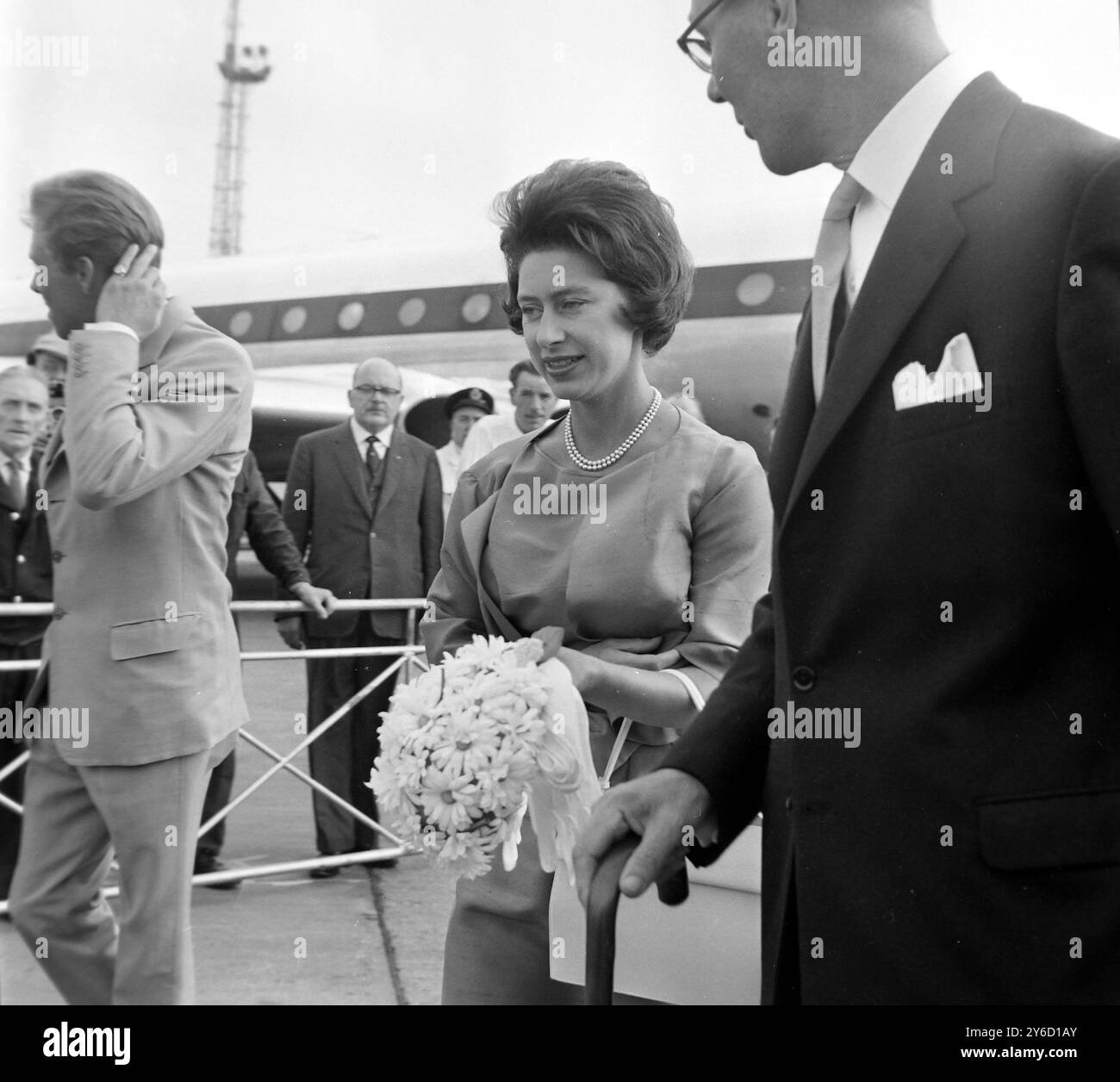 Picture of a daisy Black and White Stock Photos & Images - Alamy